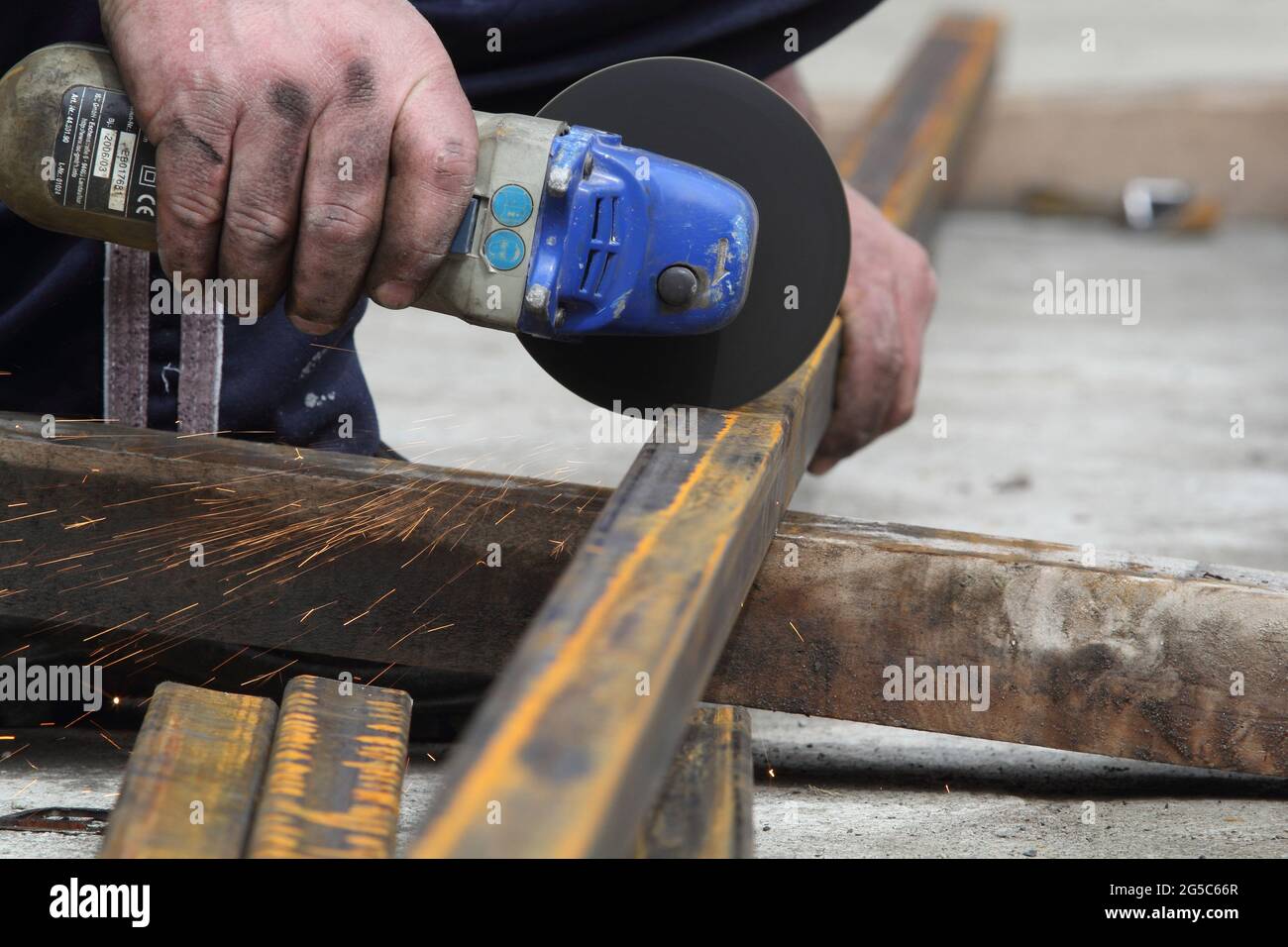 Sharp grinder sparks hi-res stock photography and images - Alamy