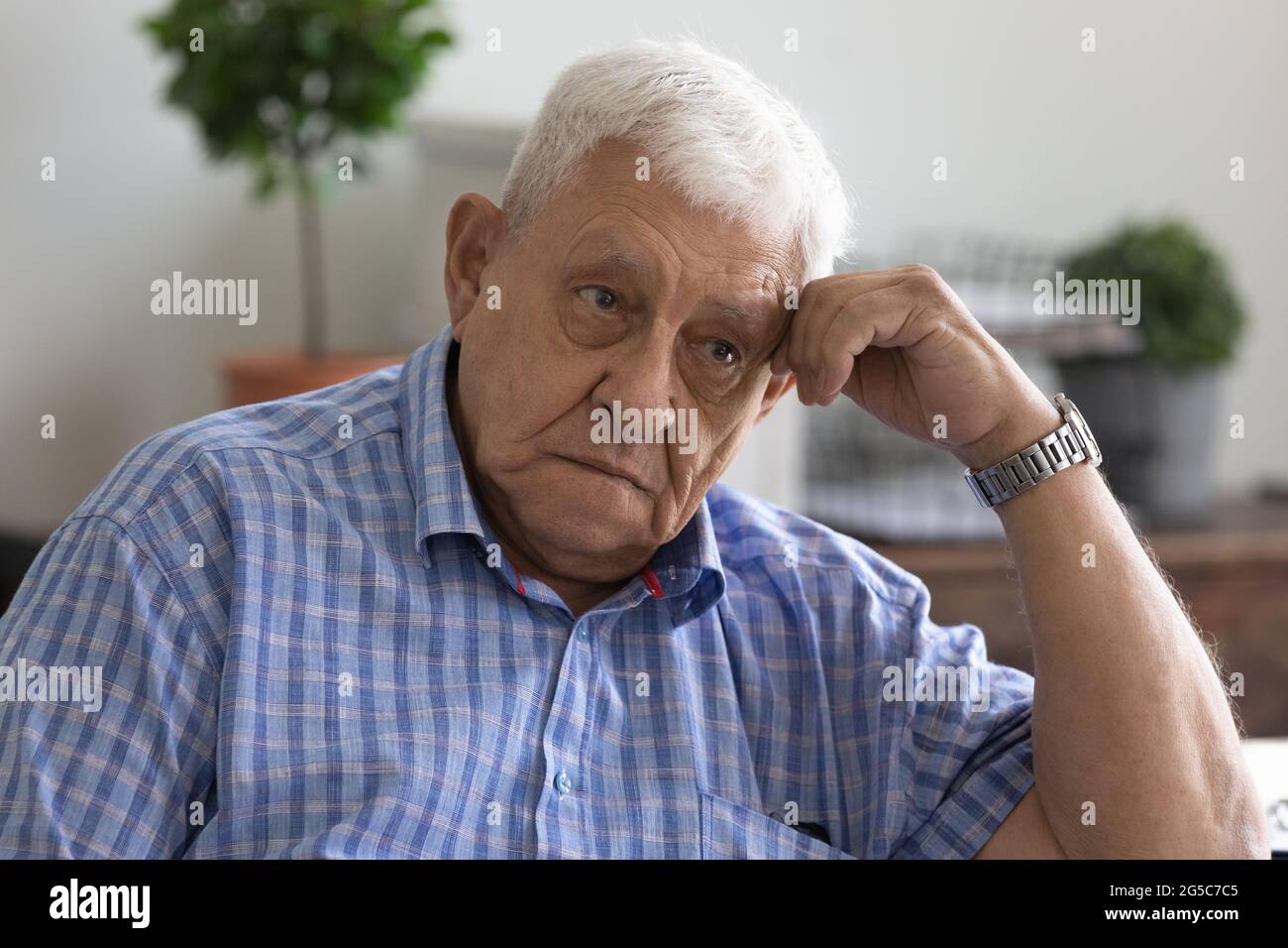 Upset old man look in distance feeling lonely Stock Photo - Alamy