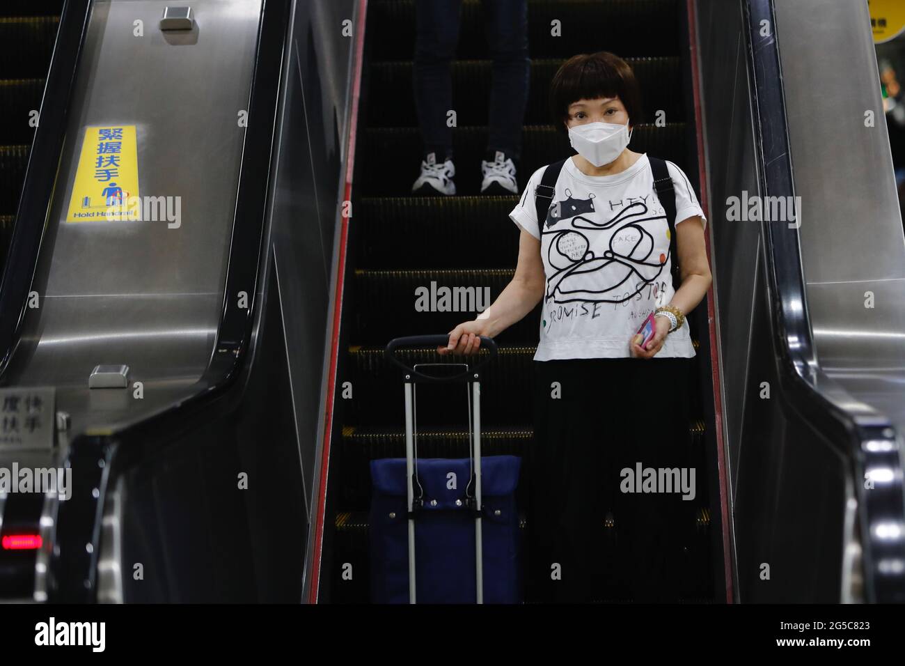 Taioei, Taipei, Taiwan. 26th June, 2021. A lady wearing a face mask ...