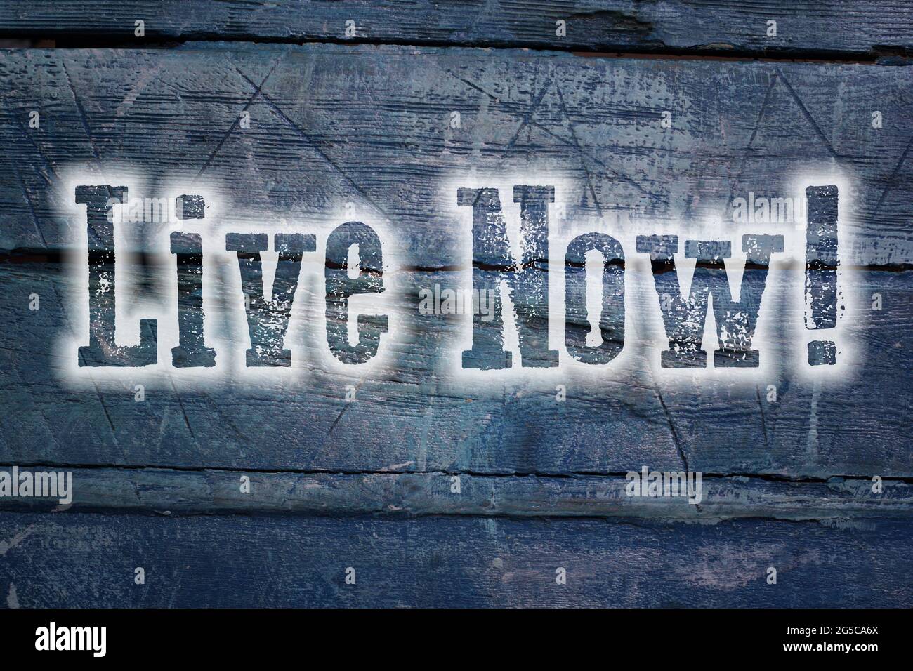 How live now hi-res stock photography and images - Alamy