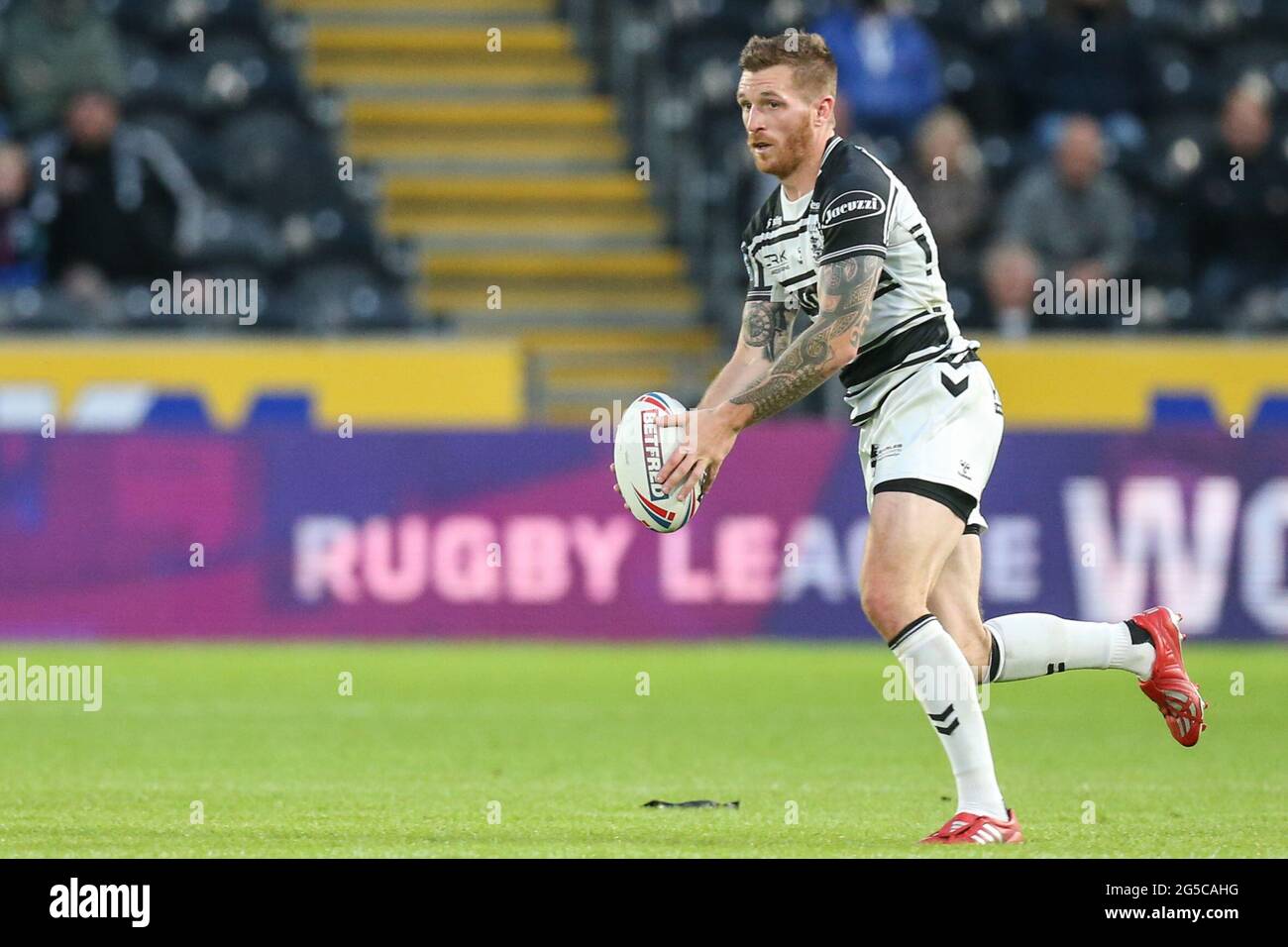 Marc Sneyd (7) of Hull FC during the game Stock Photo - Alamy