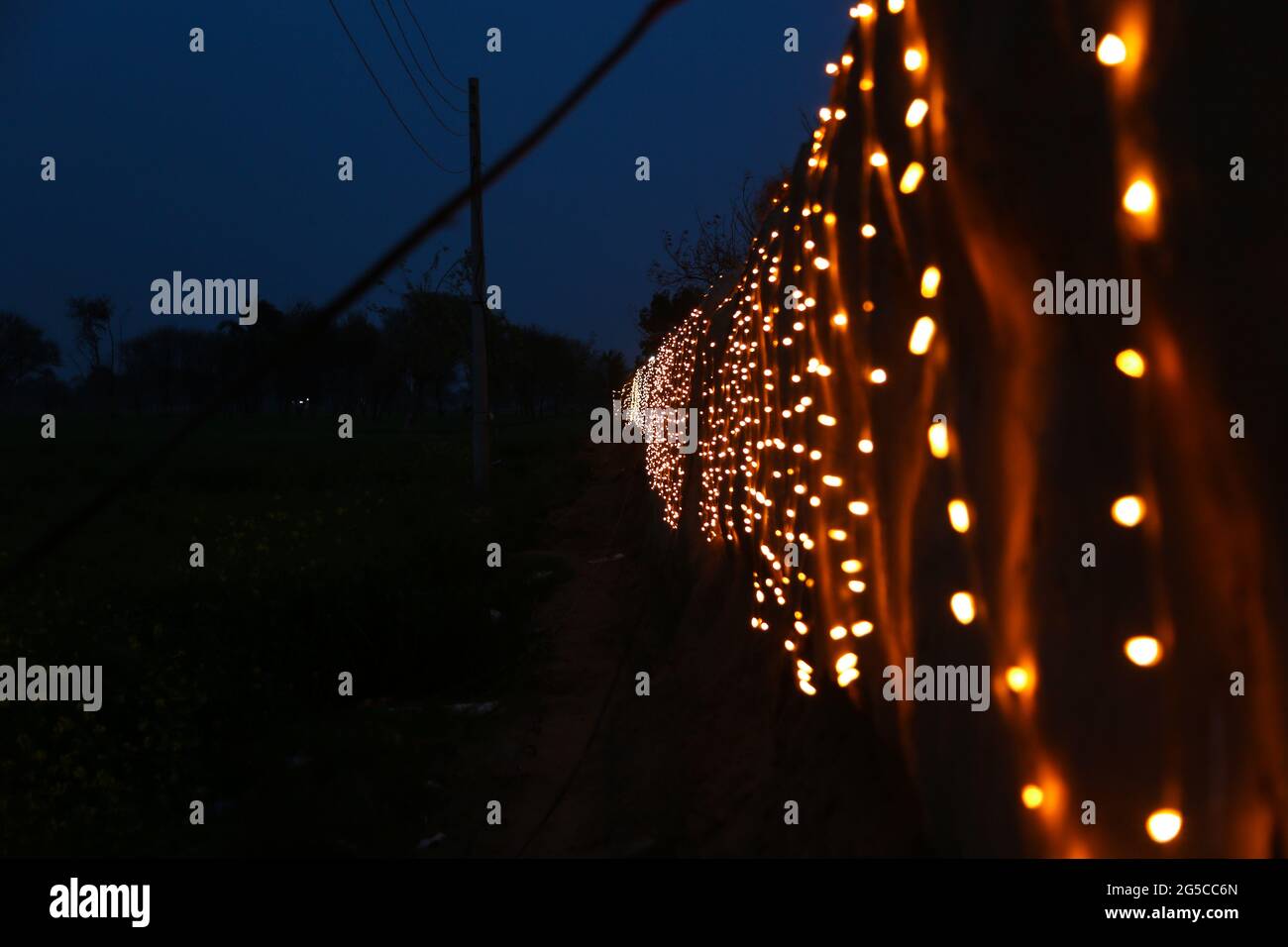 Line of street lights hi-res stock photography and images - Alamy
