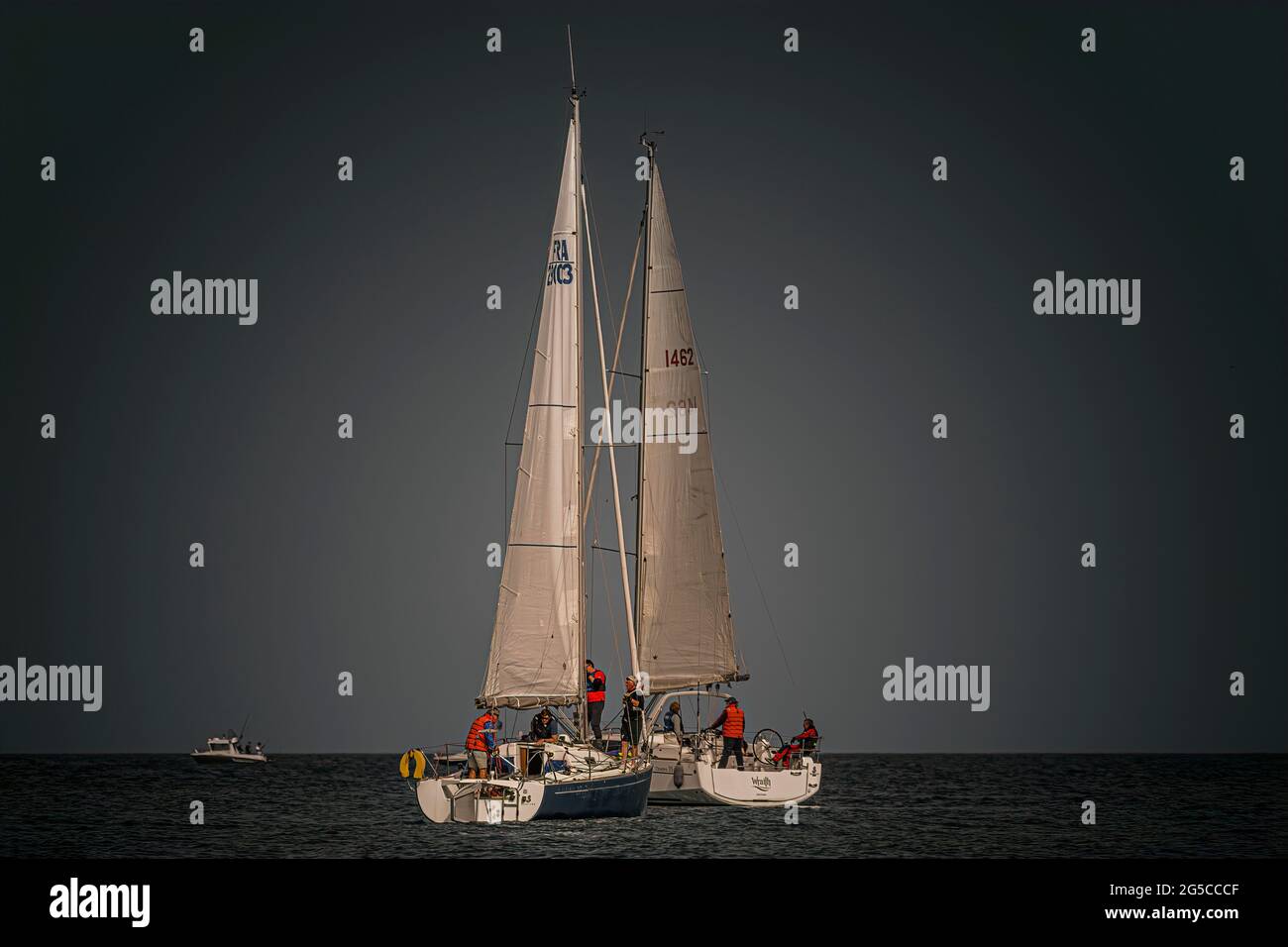 Group sailboats yachts race hi-res stock photography and images - Alamy