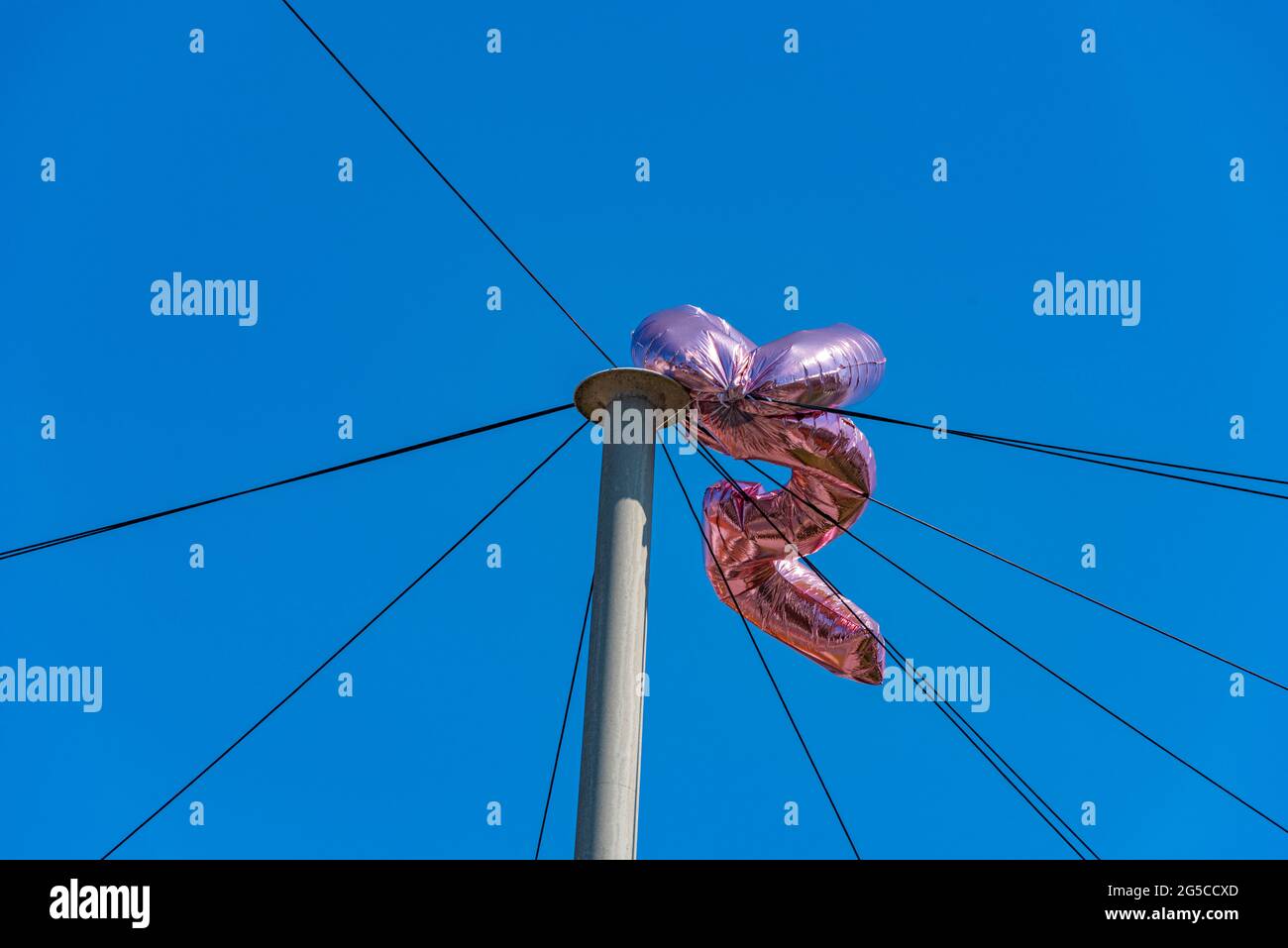 Escaped helium balloon hi-res stock photography and images - Alamy