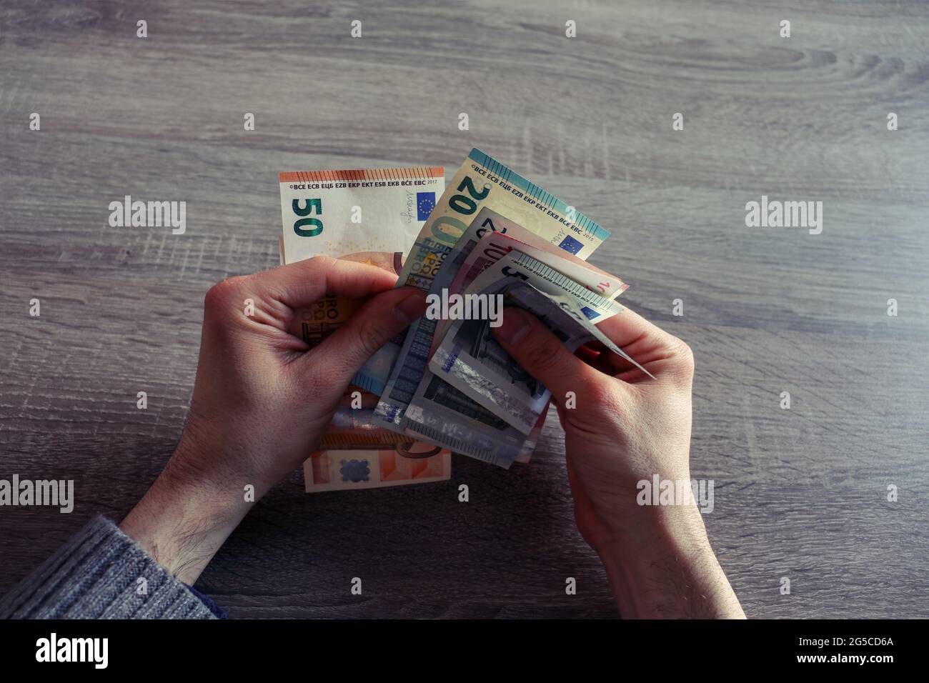 Hand counting euro banknote hi-res stock photography and images - Alamy