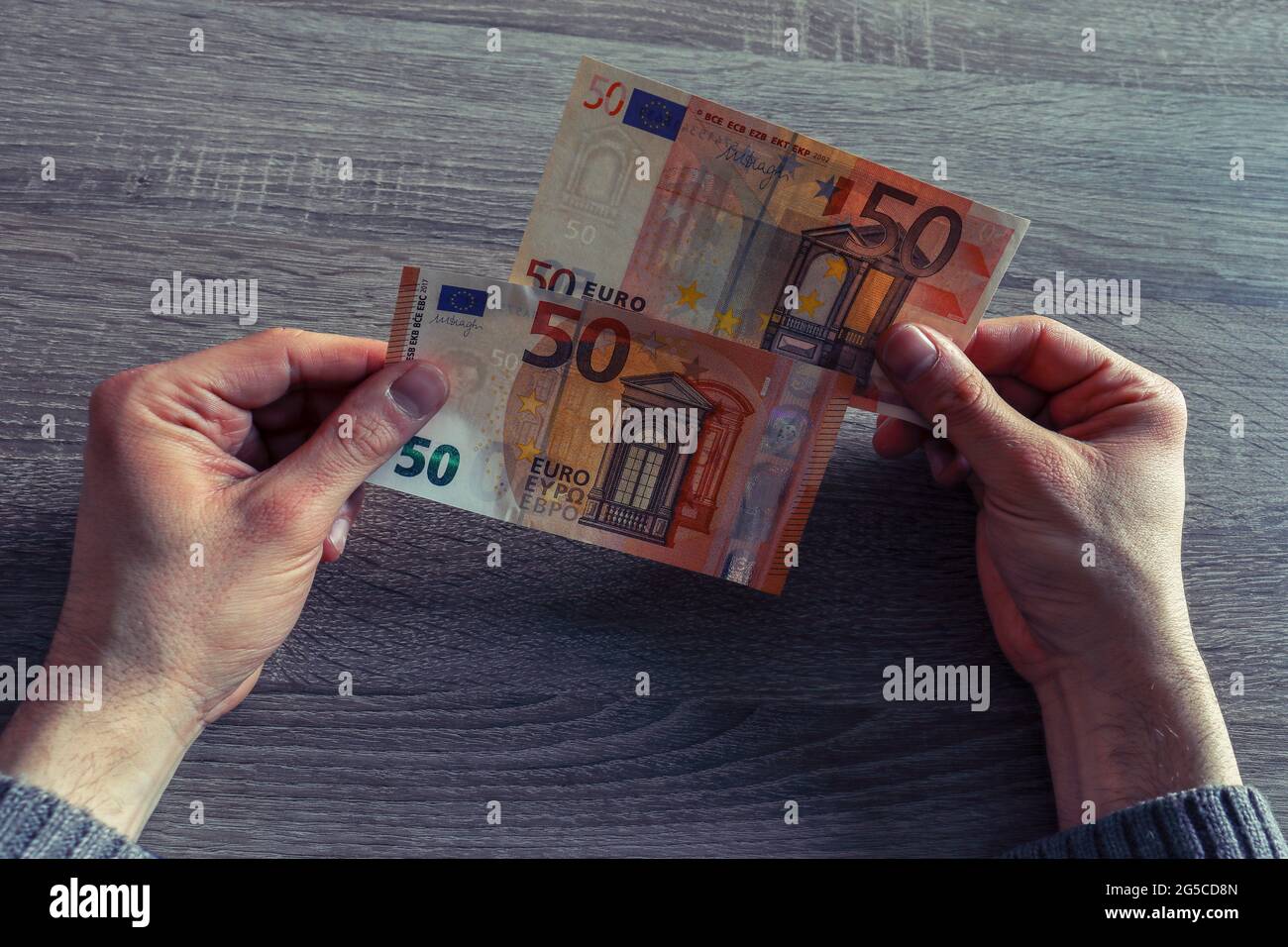 Hands man counting fifty euro hi-res stock photography and images - Alamy