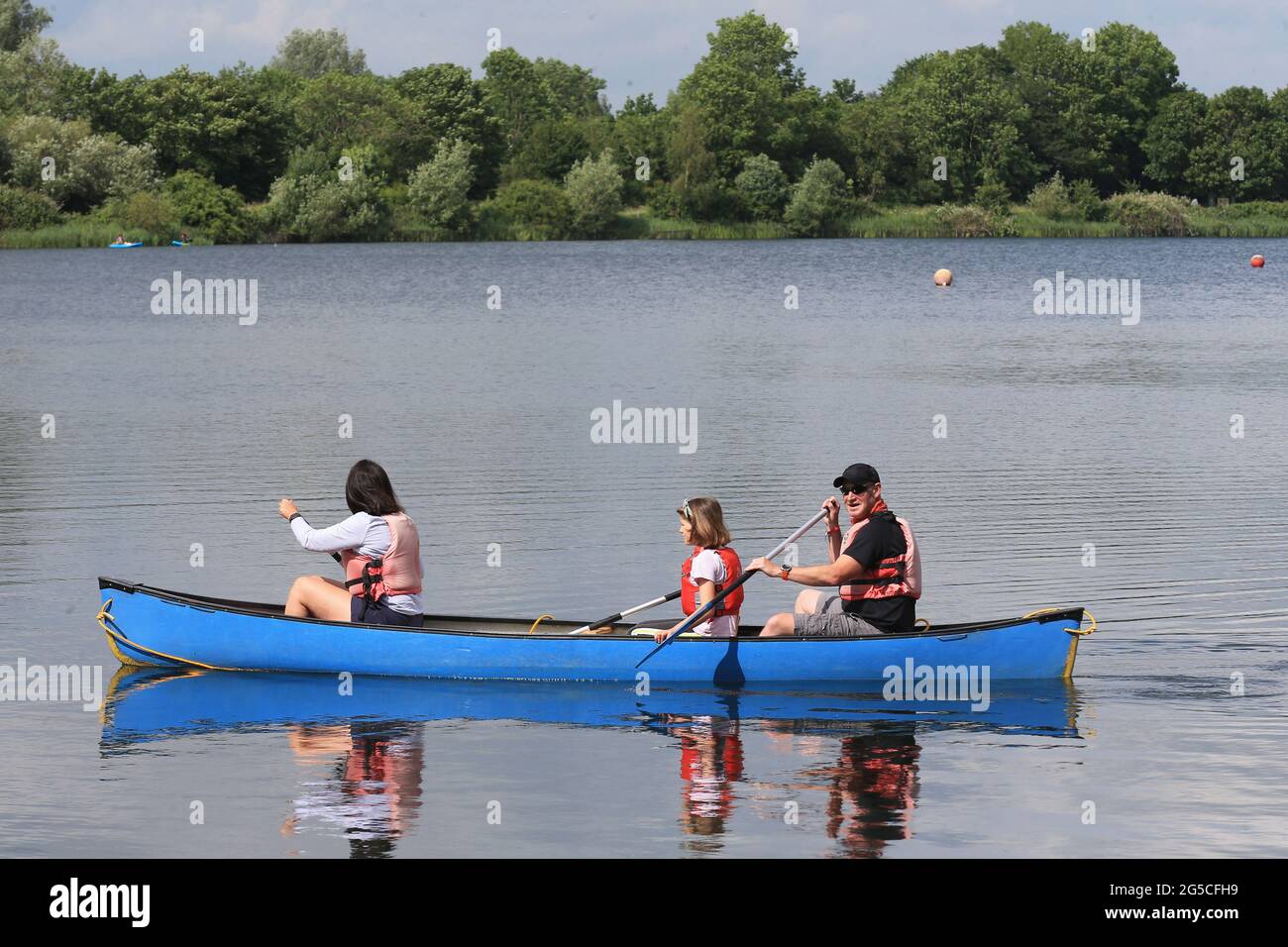 Cotswold water park cirencester hi-res stock photography and images - Alamy