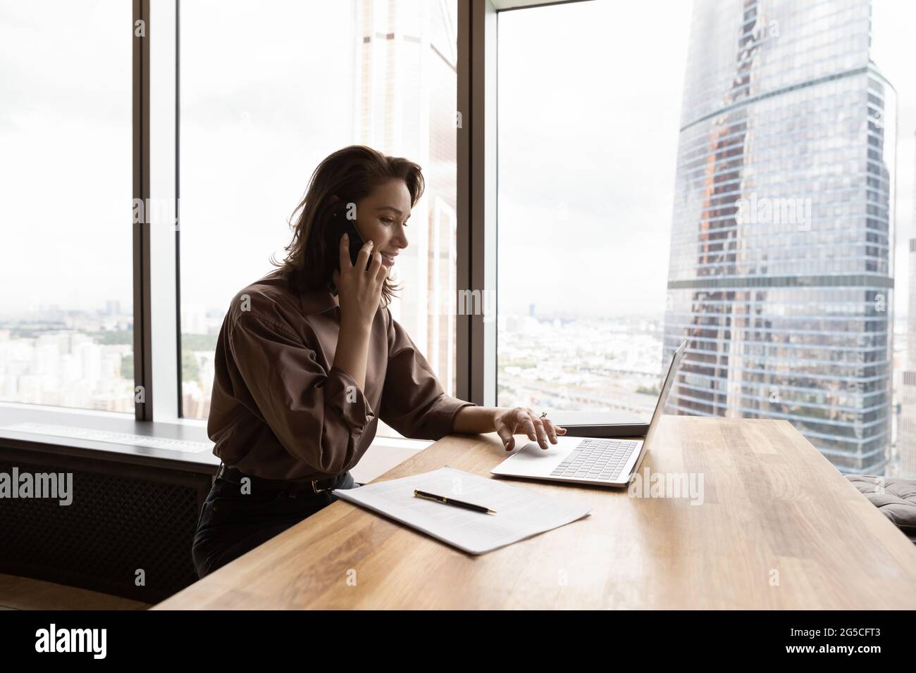 Busy saleswoman hi-res stock photography and images - Alamy