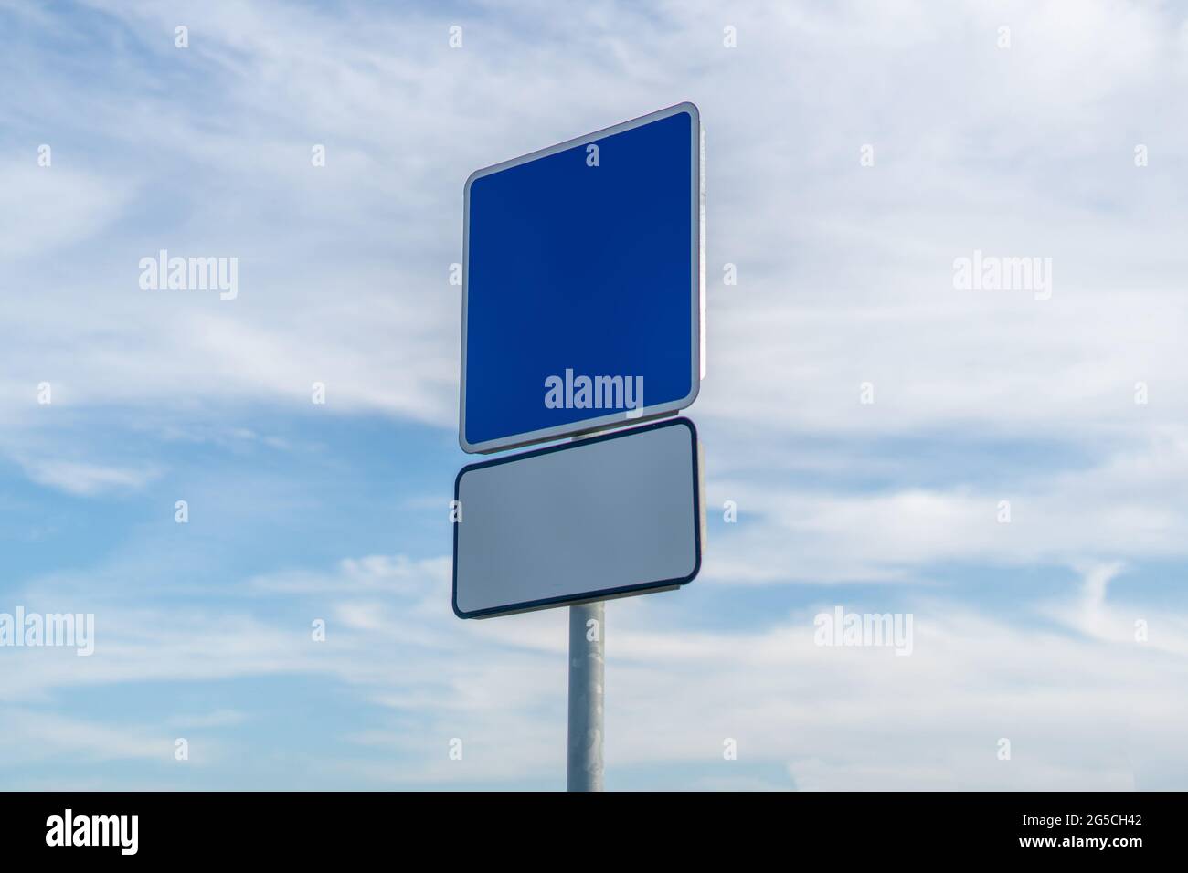empty road sign with copy space mock-up design against the sky Stock ...