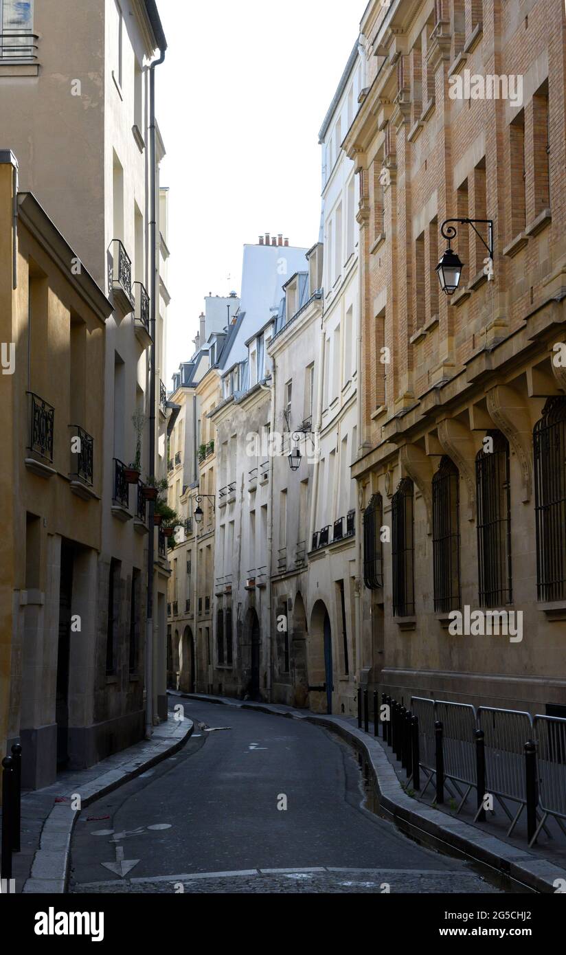 PARIS, FRANCE - AUGUST 21 2019 : Street of Paris, left bank of the ...