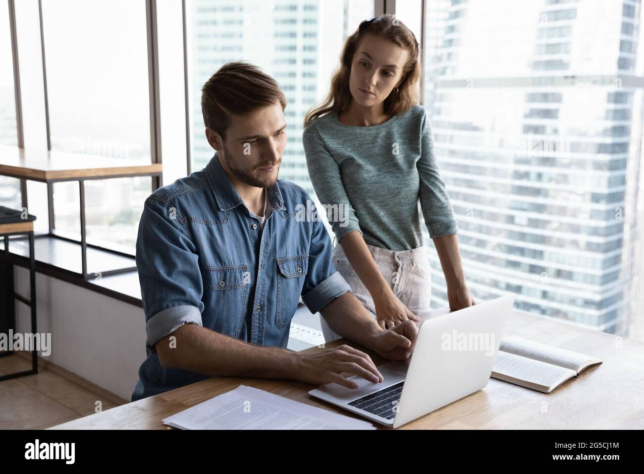 Unhappy employee team hi-res stock photography and images - Alamy