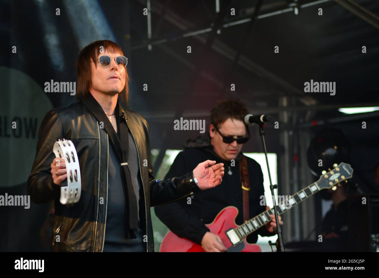 Noasis tribute band hi-res stock photography and images - Alamy