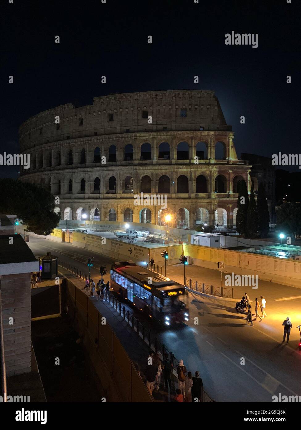Rome - The colosseum at night Stock Photo - Alamy