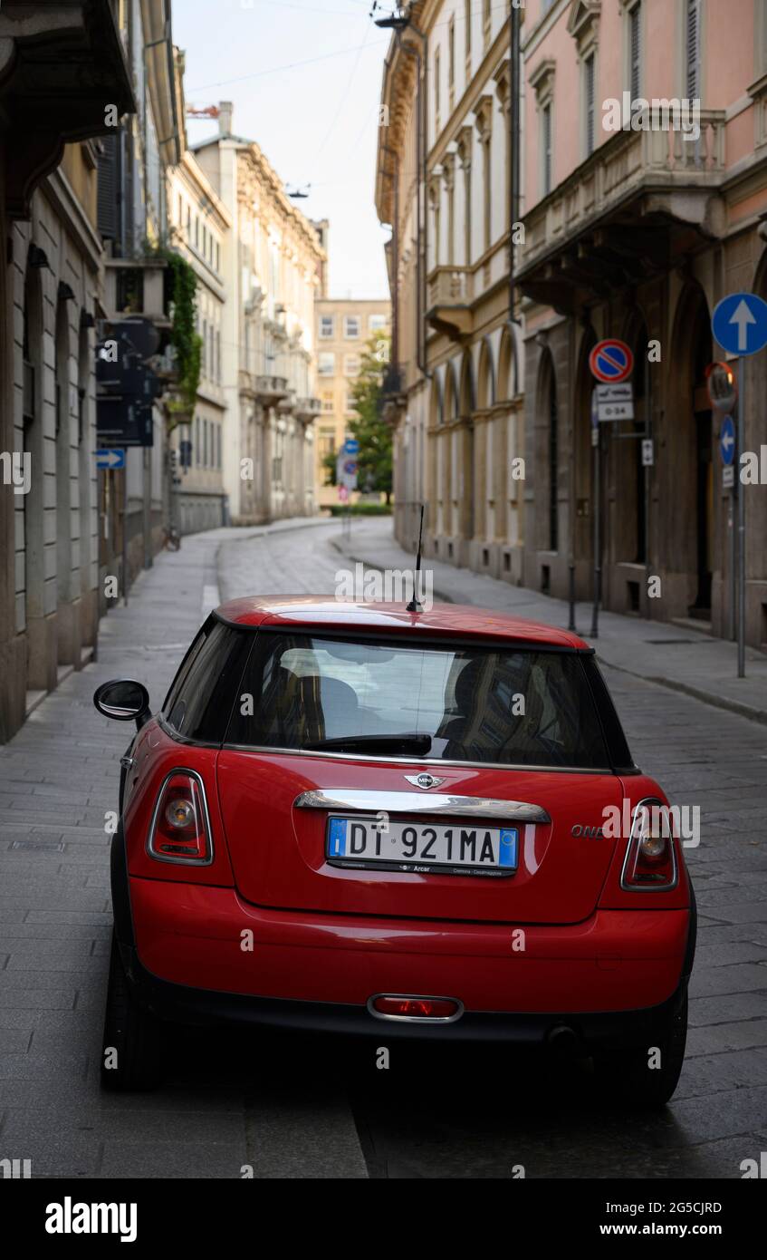 Milano red hi-res stock photography and images - Alamy