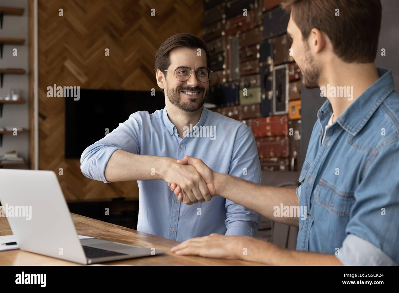Handshaking help hi-res stock photography and images - Alamy
