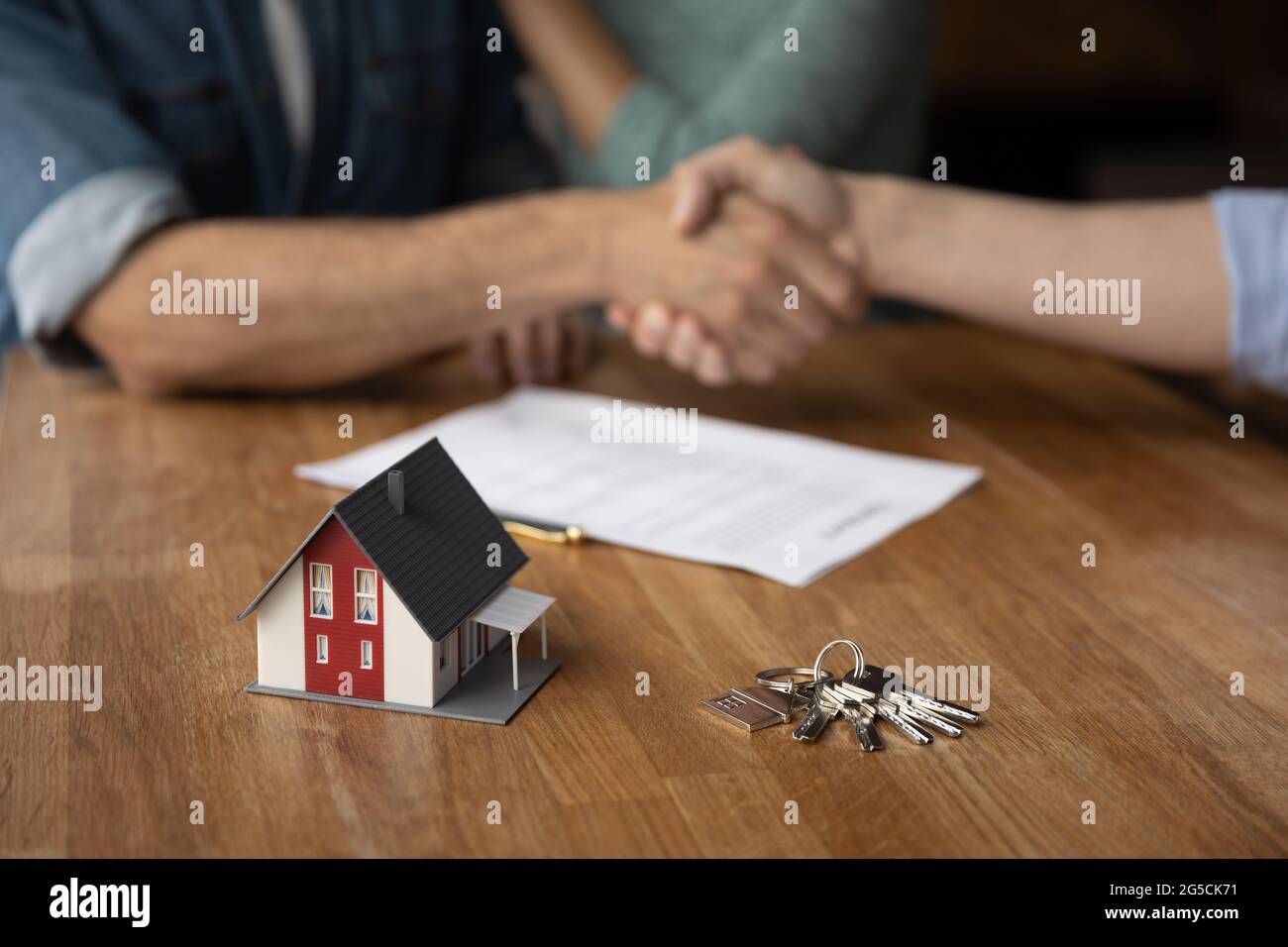 Shaking keys hi-res stock photography and images - Alamy