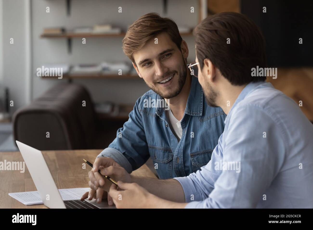 Two young happy colleagues hi-res stock photography and images - Alamy
