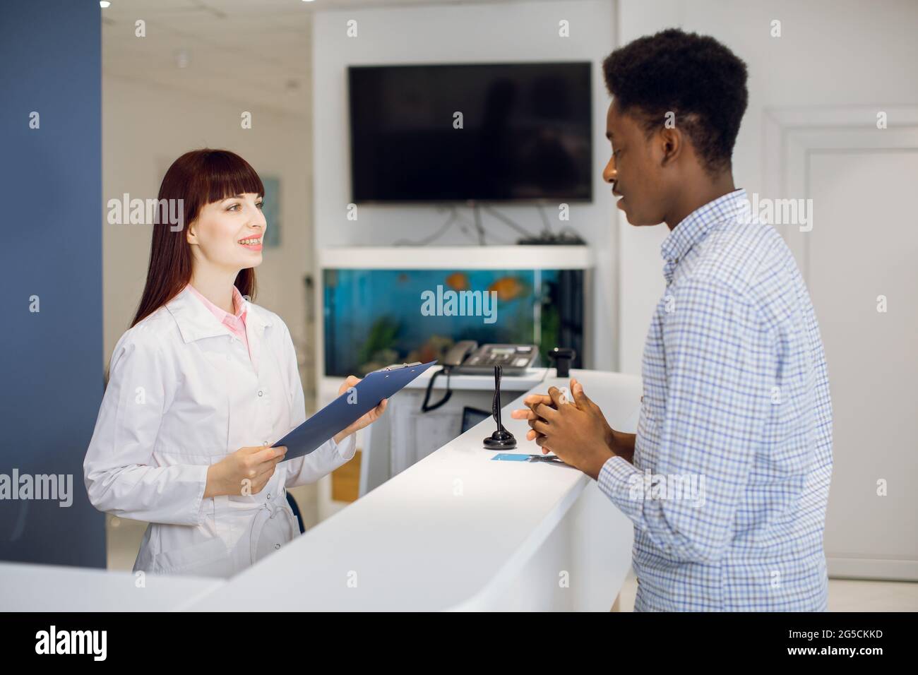 Hospital reception african hi-res stock photography and images - Alamy