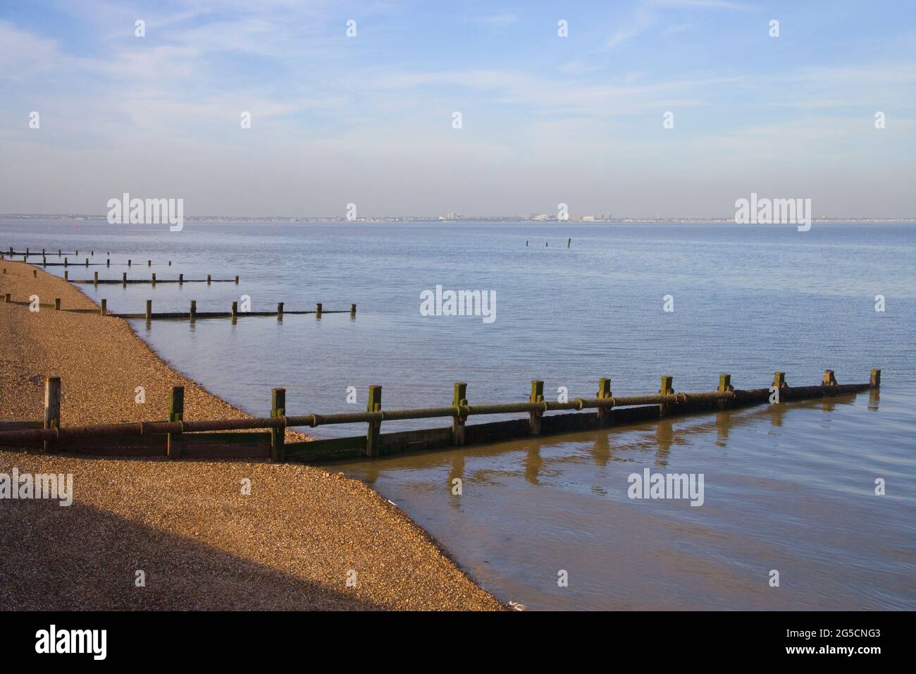 Isle of grain beach hi-res stock photography and images - Alamy