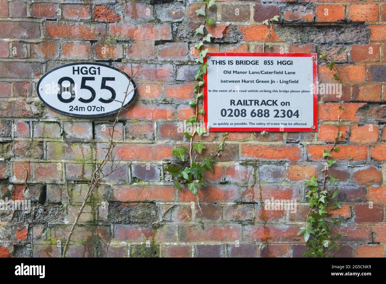 Railway bridge sign hi-res stock photography and images - Alamy
