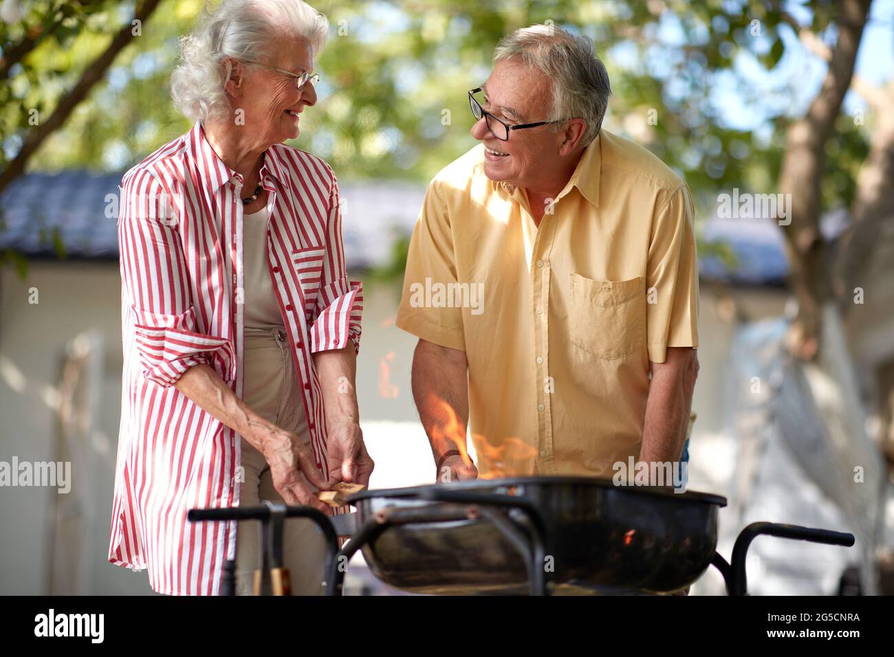 Elderly people by fire hi-res stock photography and images - Alamy