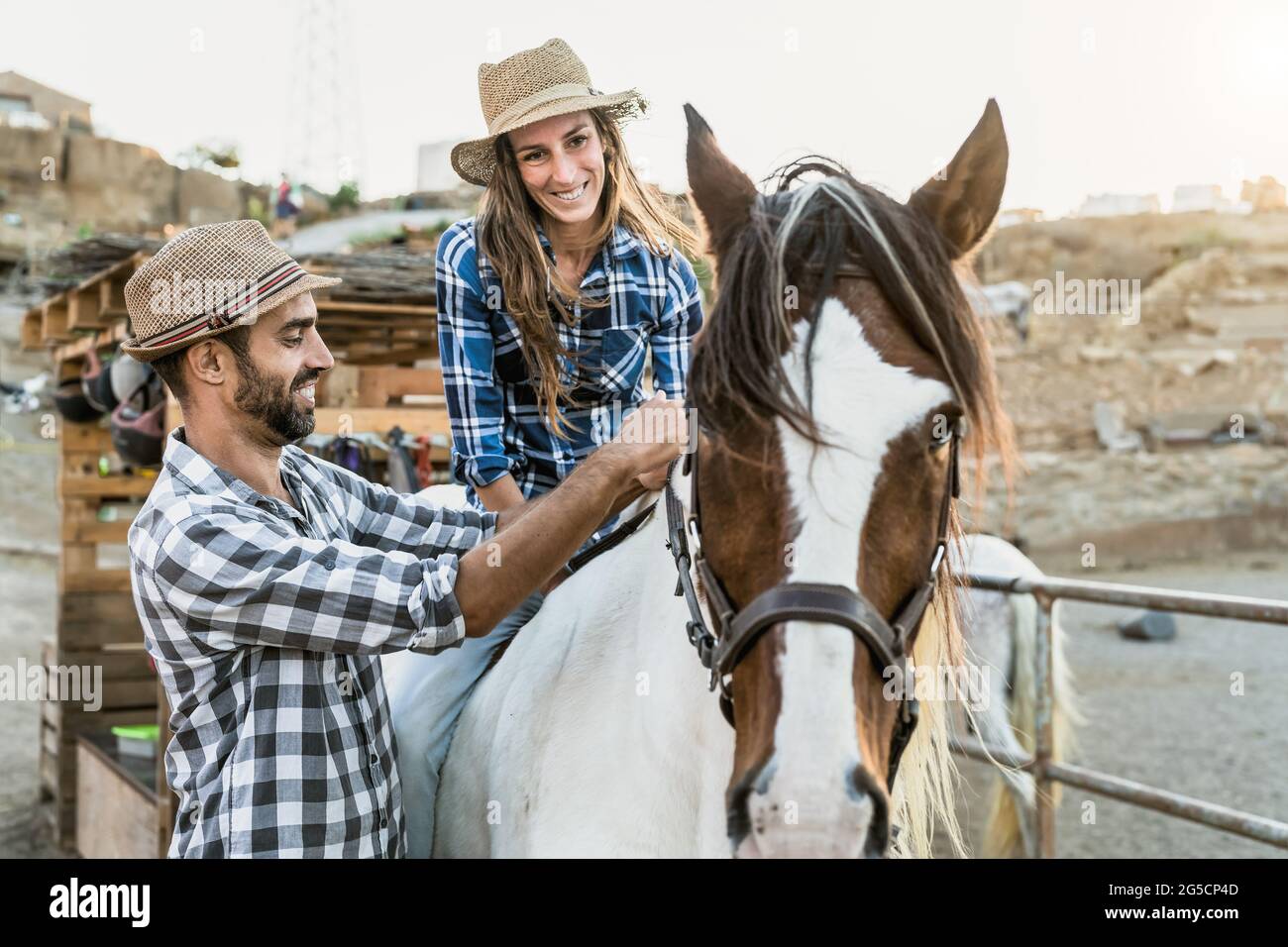 Farmers couple having hi-res stock photography and images - Alamy
