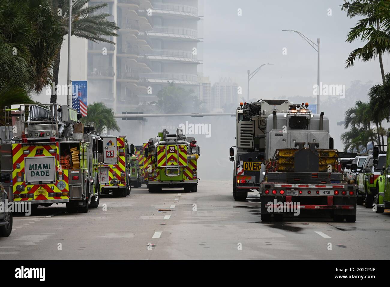 Champlain towers fire hi-res stock photography and images - Alamy