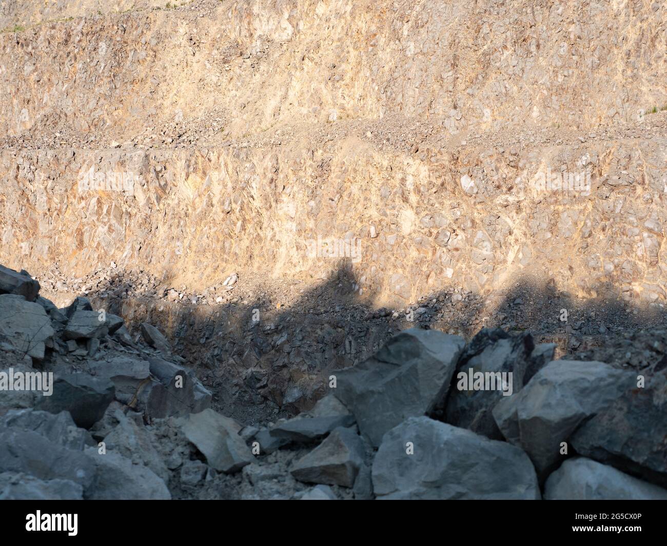 Pebble with hole in middle hi-res stock photography and images - Alamy