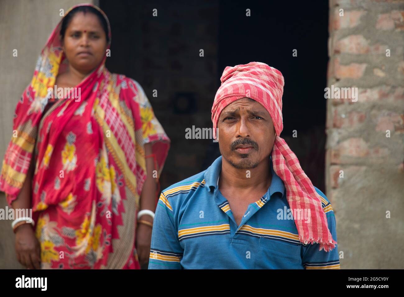 Poor couple portrait hi-res stock photography and images - Alamy