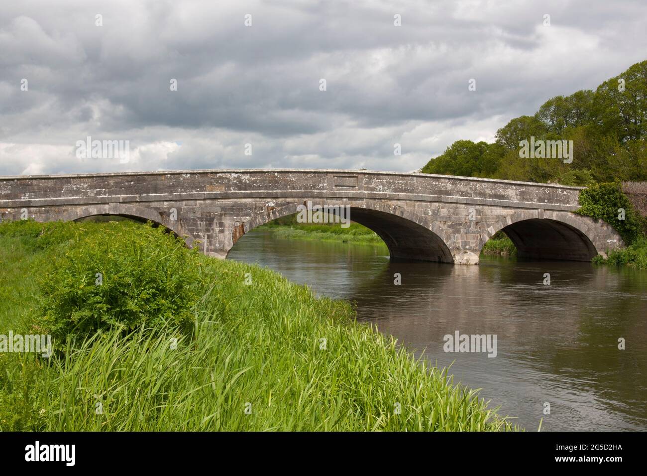 England medieval stone bridge hi-res stock photography and images - Alamy