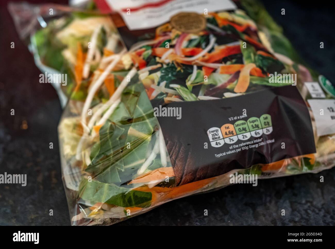 Stir fry vegetables in packet hi-res stock photography and images - Alamy