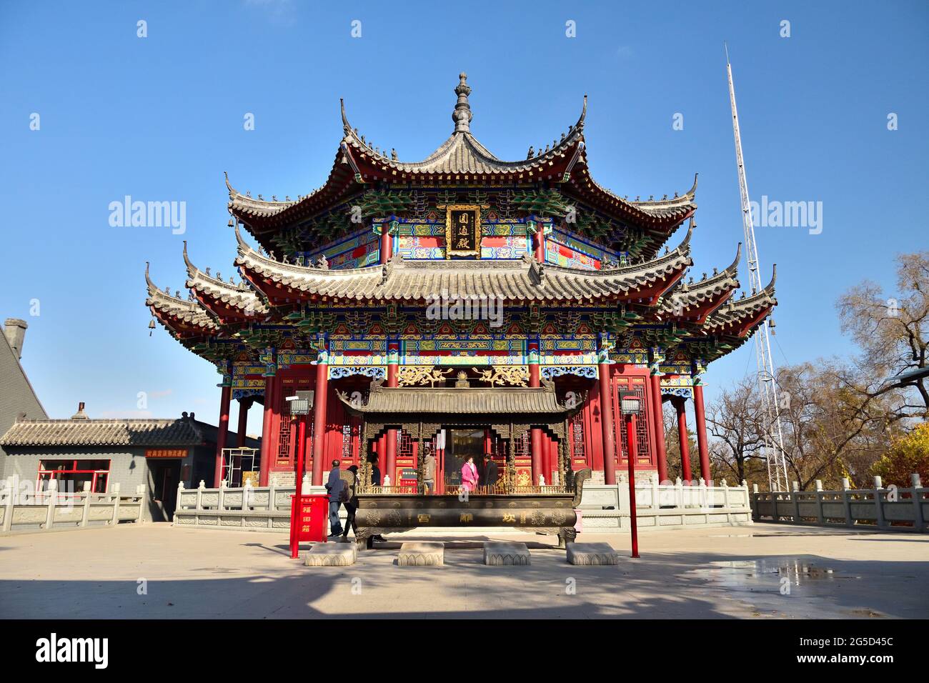 Lion tower horse hi-res stock photography and images - Alamy