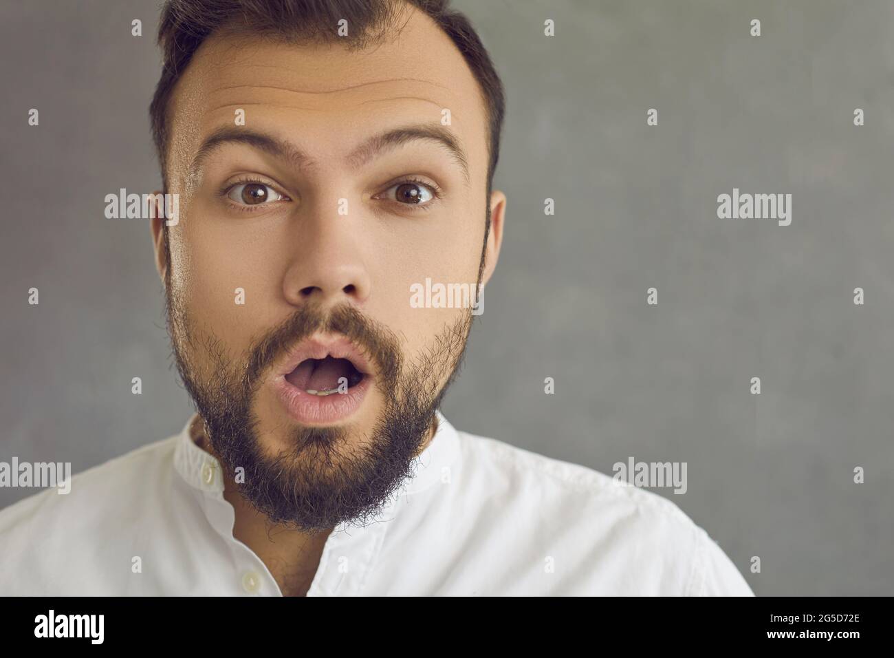 Head shot surprised man hi-res stock photography and images - Alamy