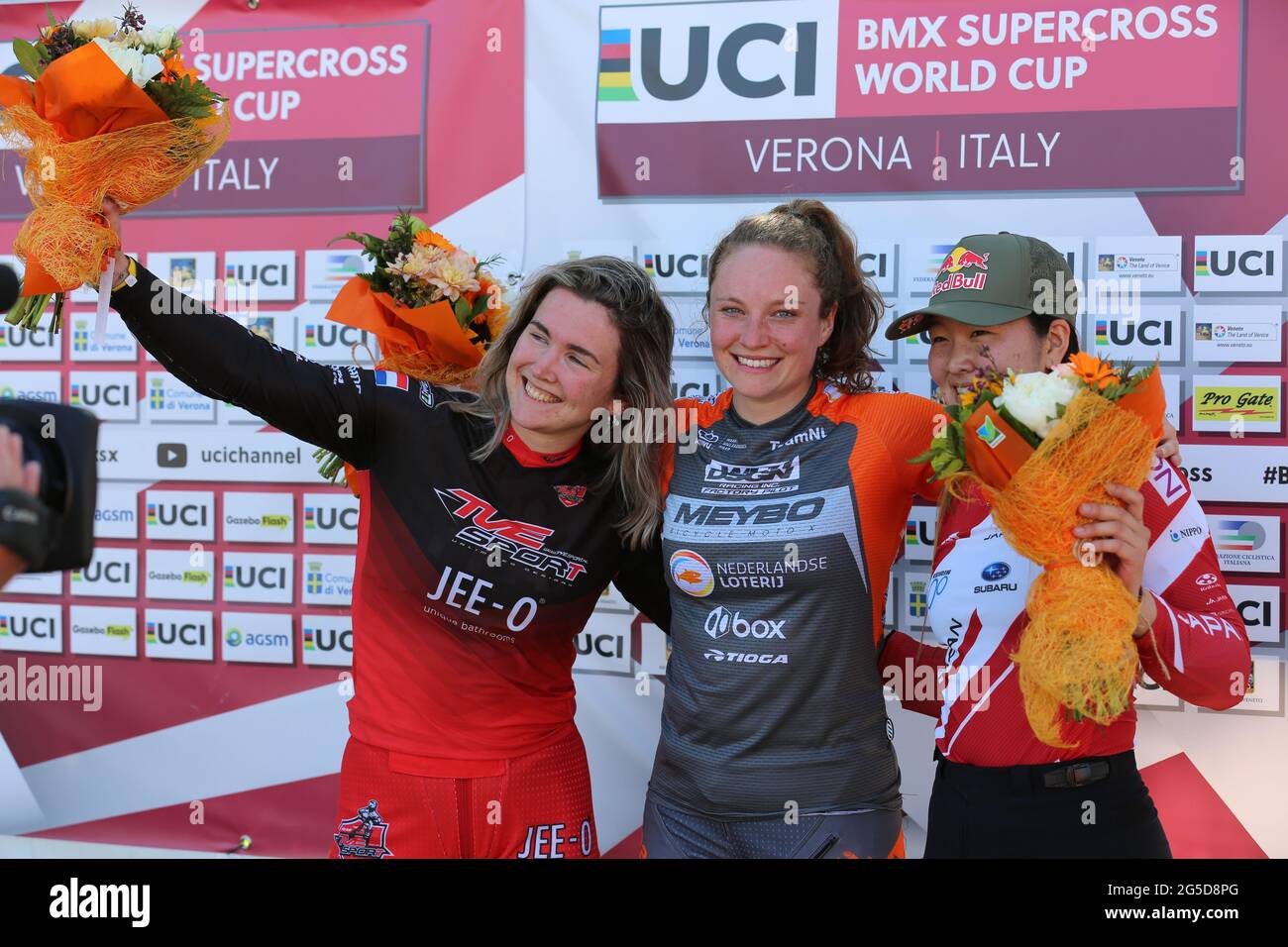 Judy BAAUW (center) finishes ahead of Merel SMULERS (left) of ...