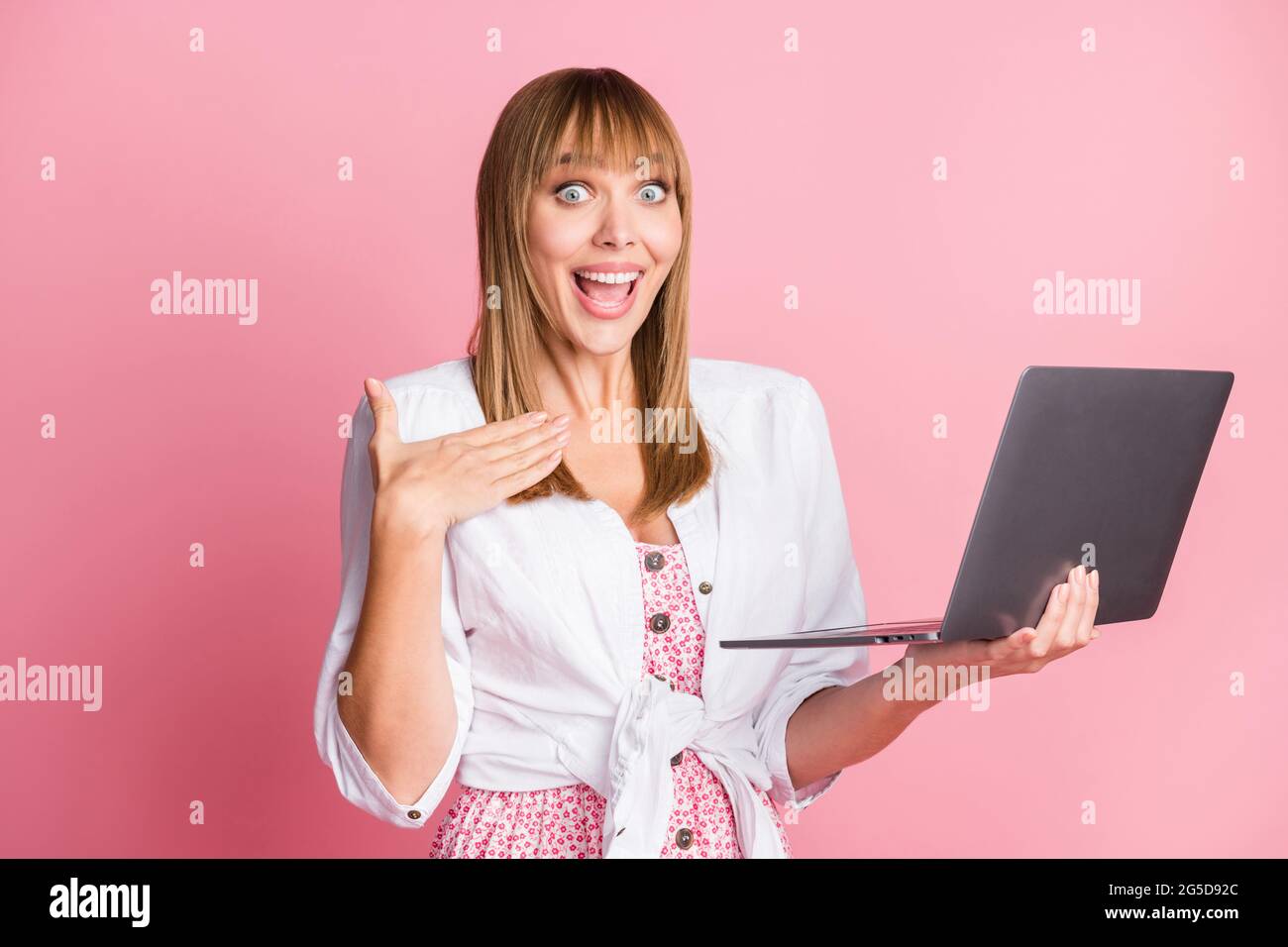 Photo portrait female programmer crazy amazed working with computer ...
