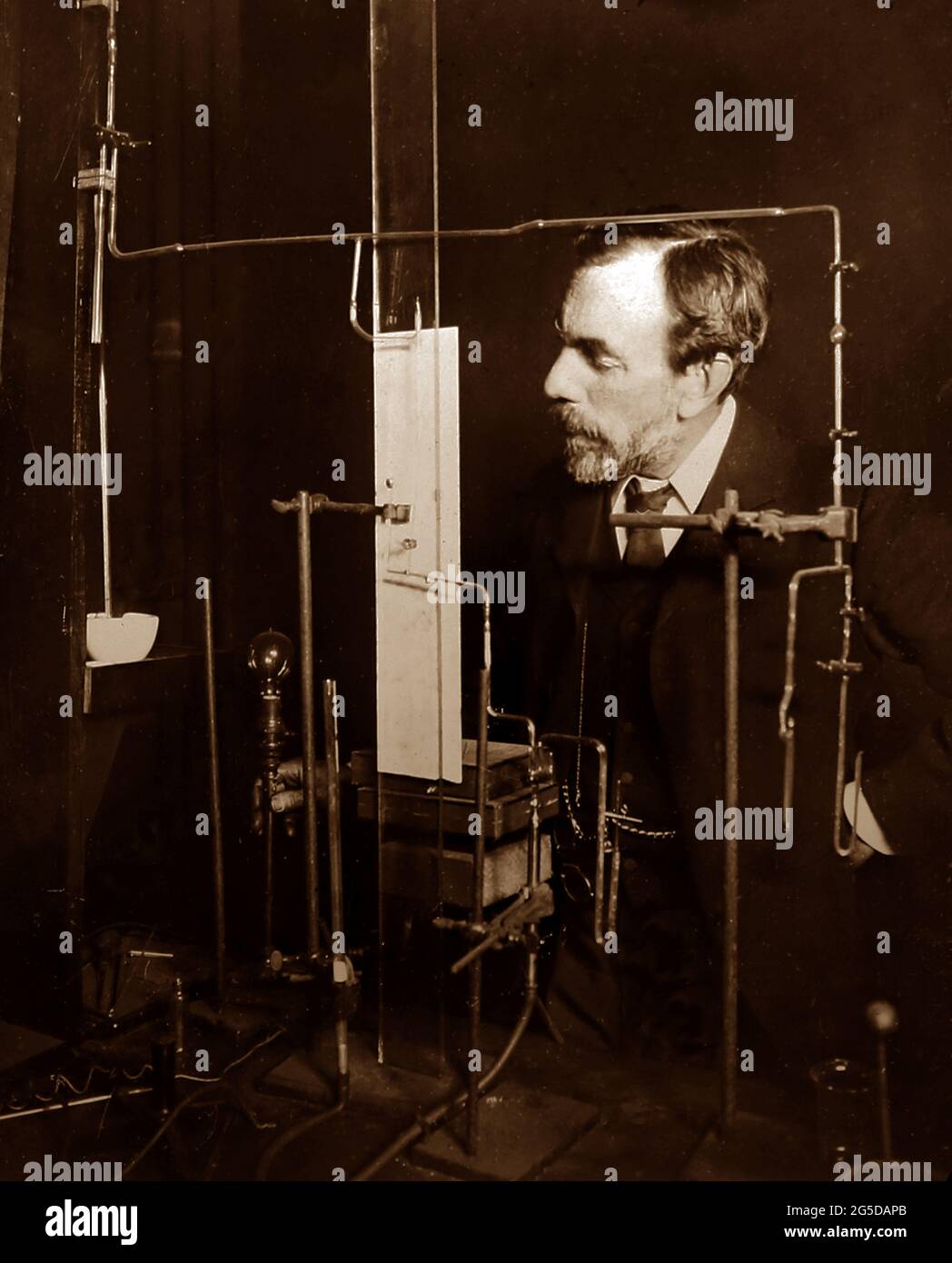 William ramsay noble gases hi-res stock photography and images - Alamy