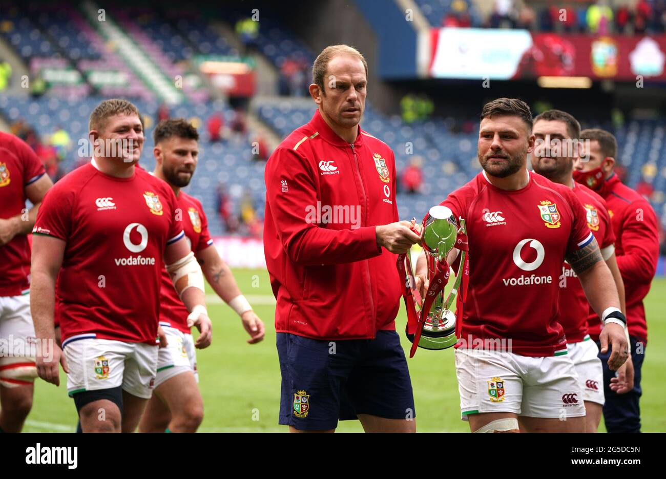 Alun wyn jones lions trophy hi-res stock photography and images - Alamy