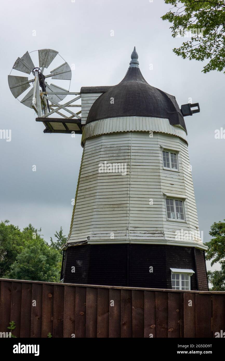 Cobstone windmill, chiltern hills hi-res stock photography and images ...