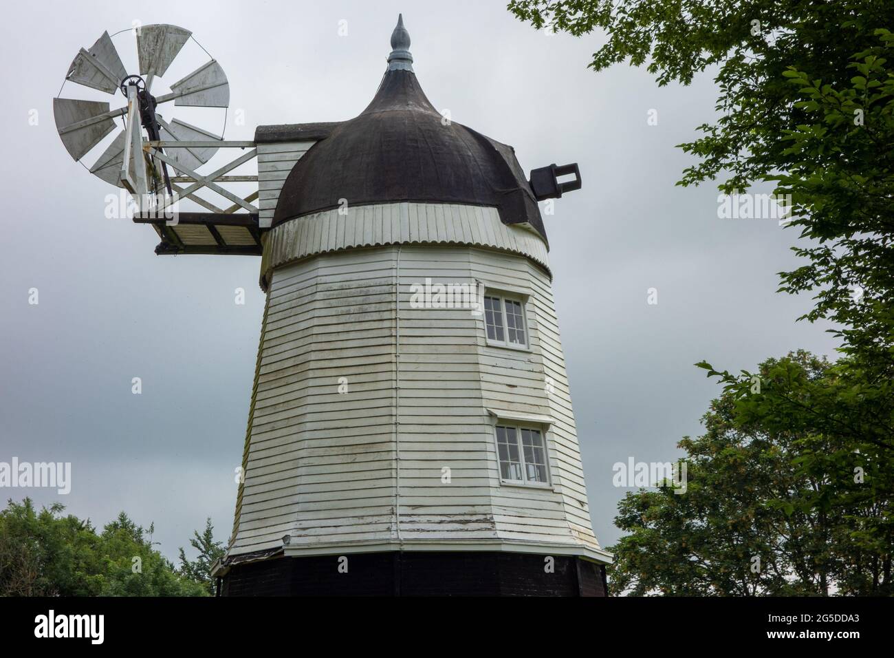 Cobstone windmill, chiltern hills hi-res stock photography and images ...