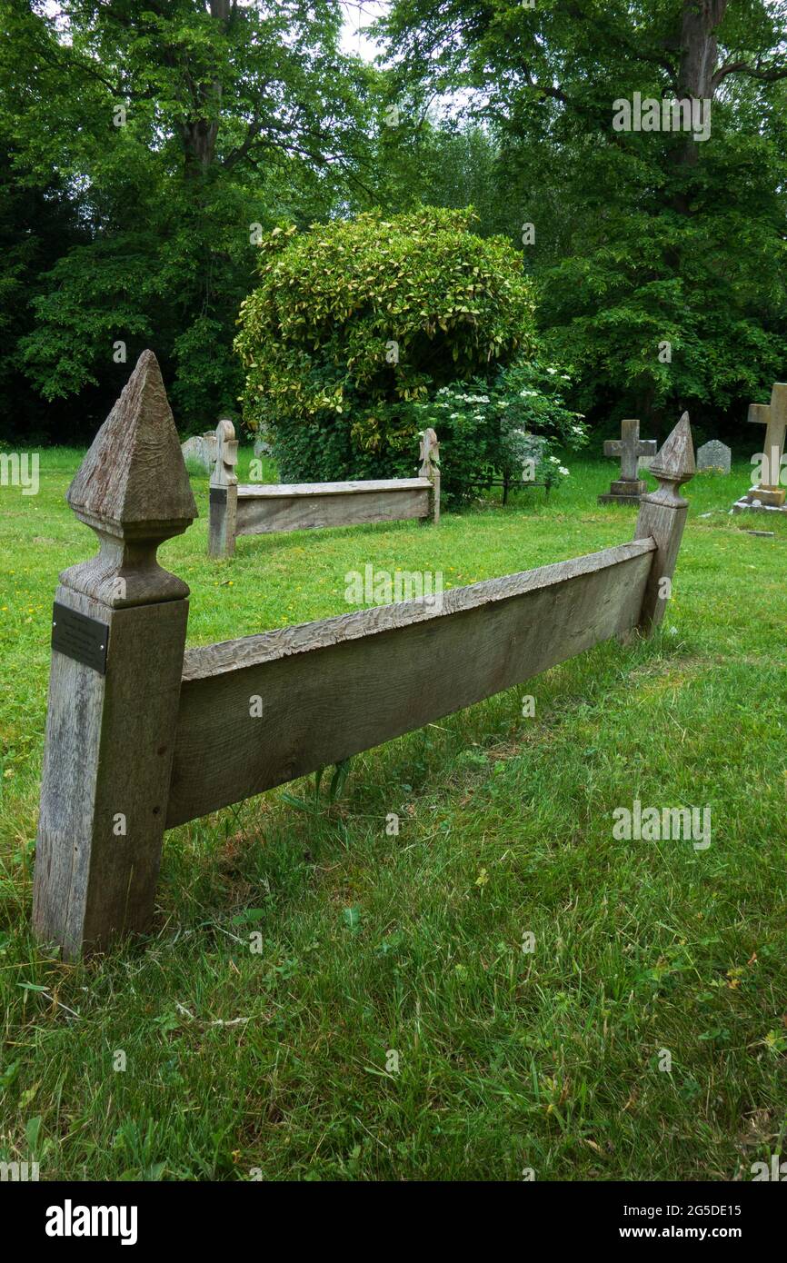 Bedhead graveboards hi-res stock photography and images - Alamy