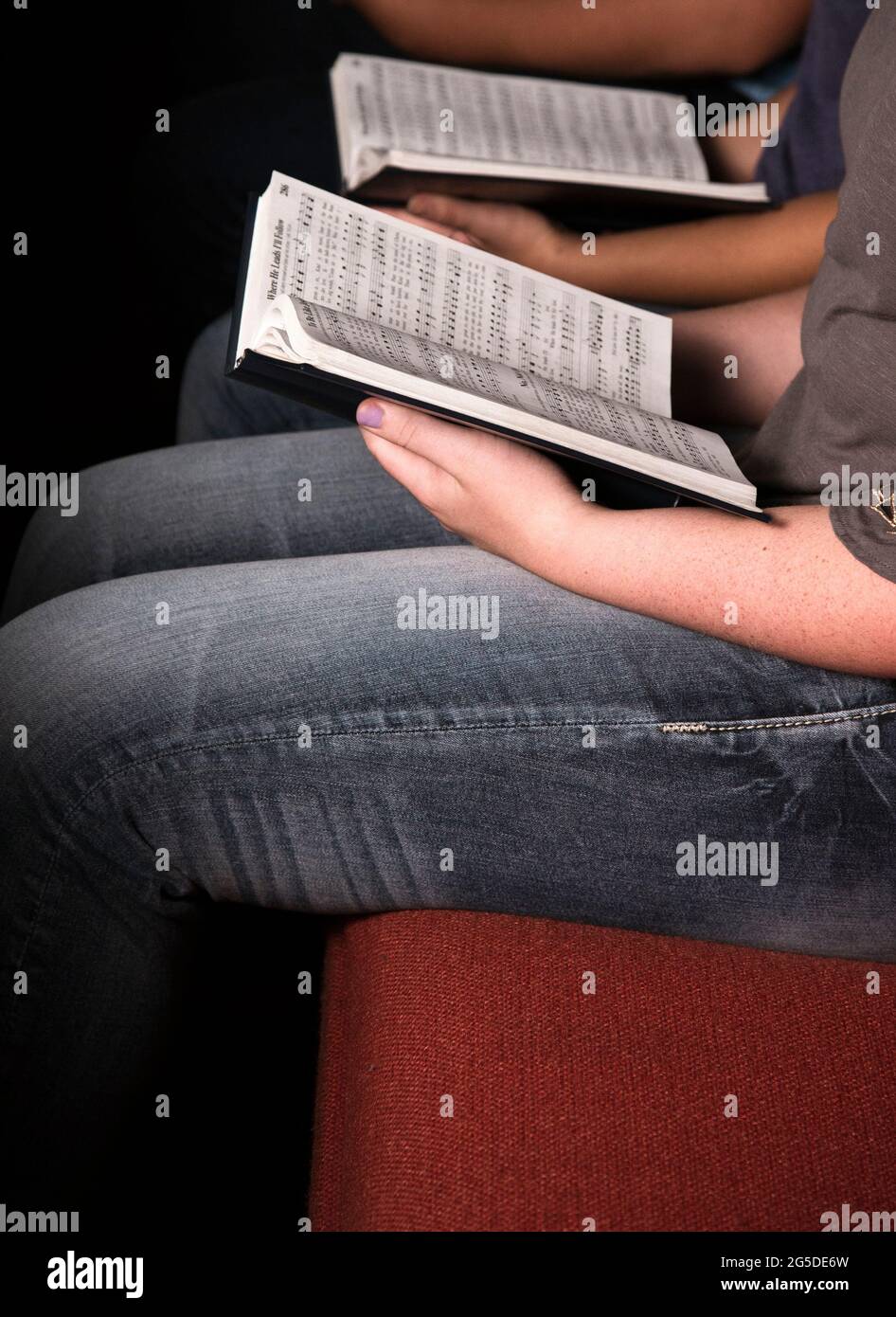 Praise and worship songs hi-res stock photography and images - Alamy
