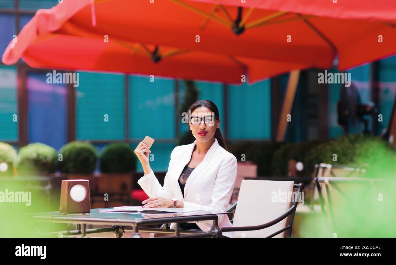 Hand gesture cafe waiter hi-res stock photography and images - Alamy