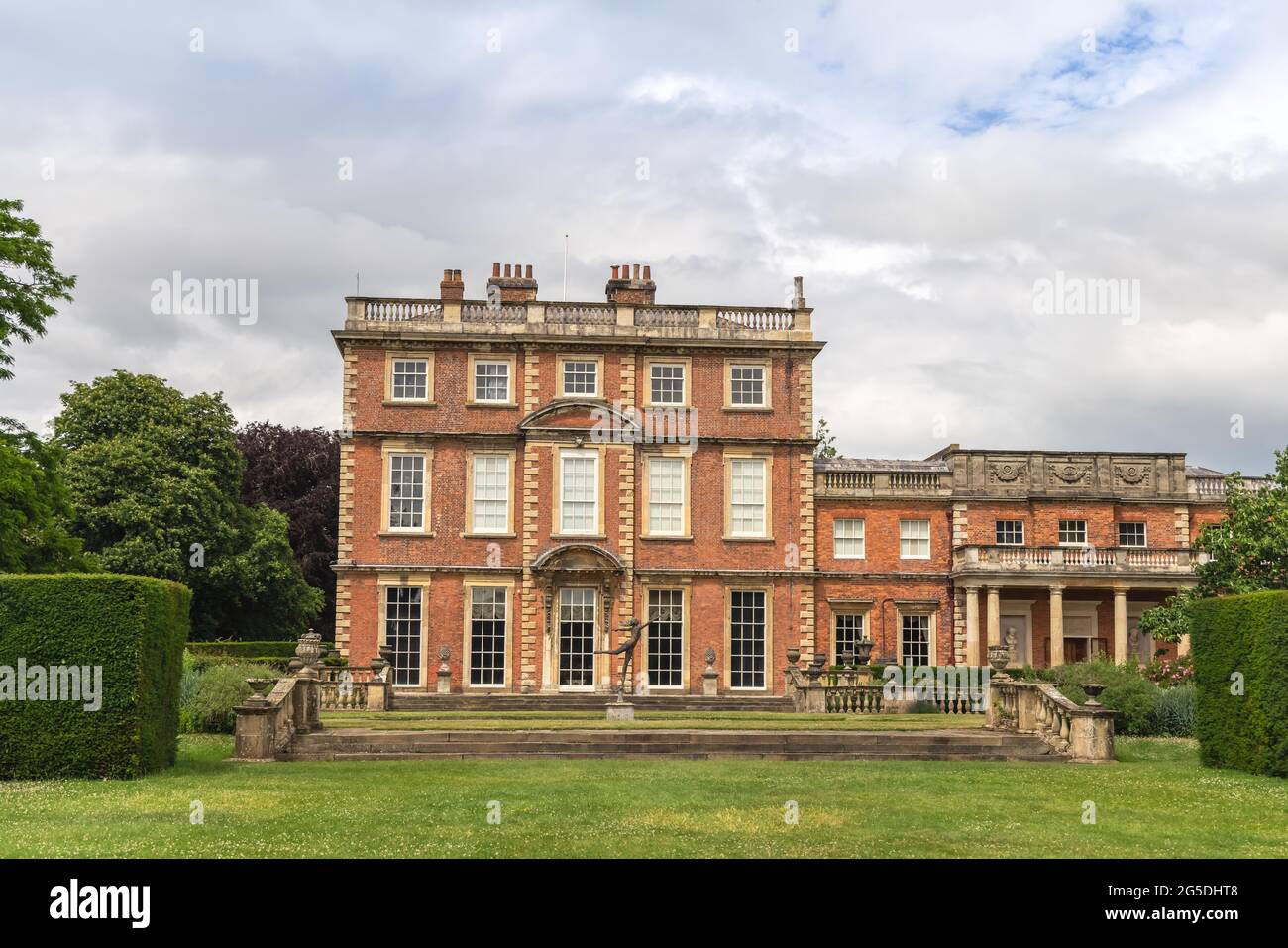 Red brick mansion hi-res stock photography and images - Alamy
