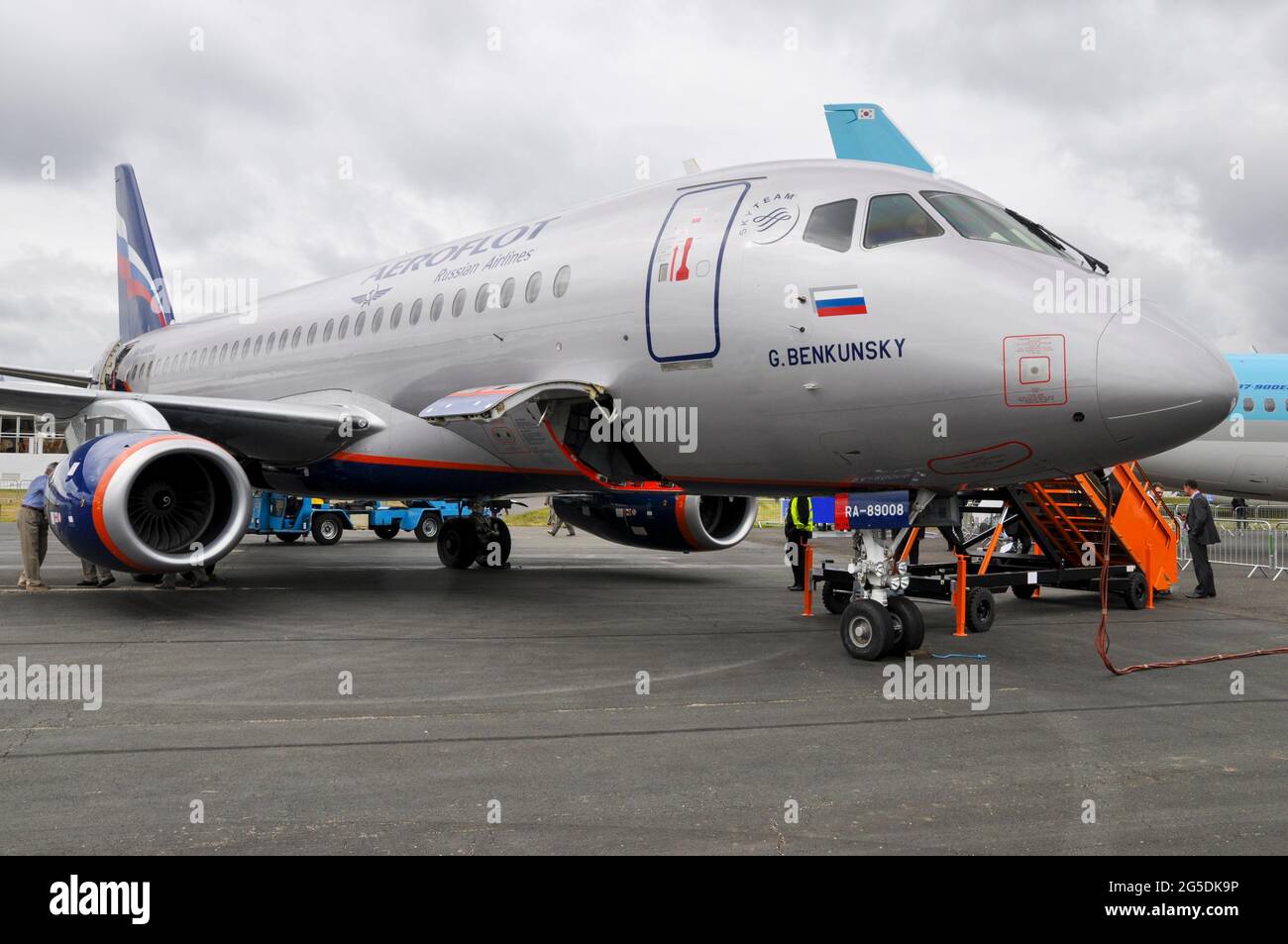 Russian sukhoi superjet 100 hi-res stock photography and images - Alamy
