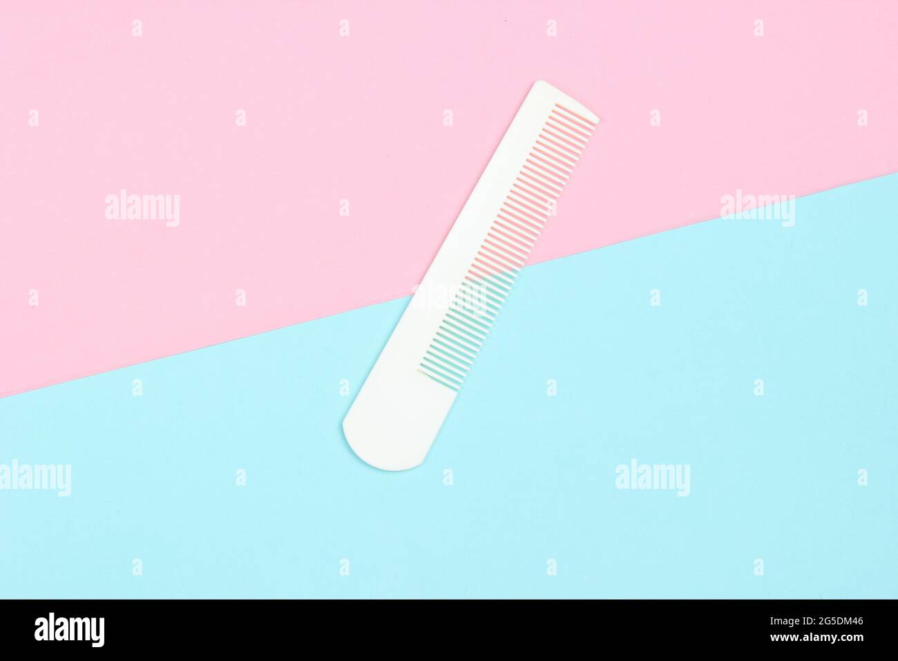 One pink plastic comb hi-res stock photography and images - Alamy