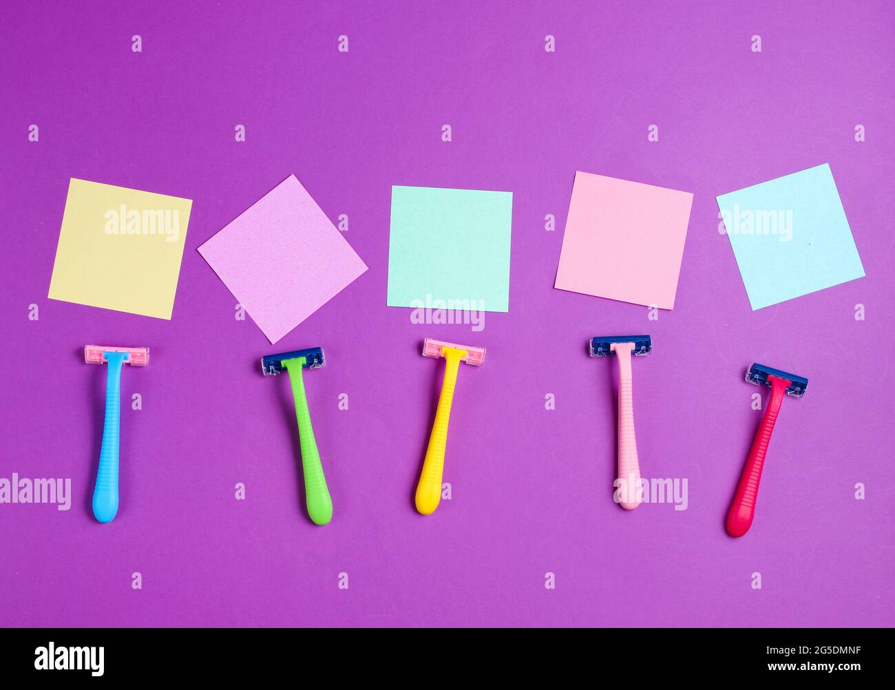 Minimalistic beauty concept. Epilation. Plastic colored razors and memo ...