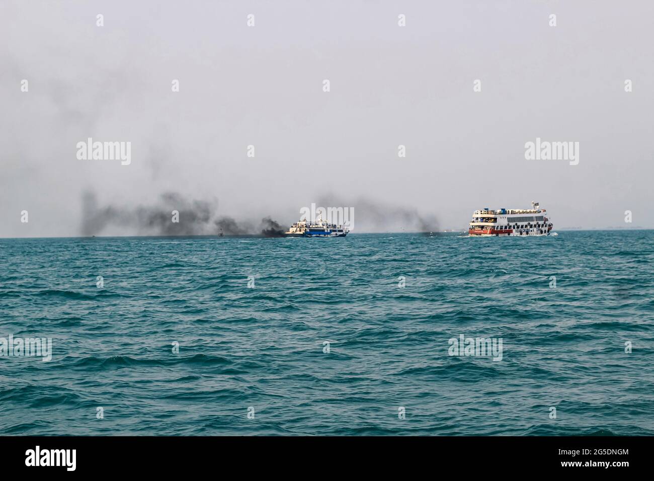 Bay of bengal pollution hi-res stock photography and images - Alamy