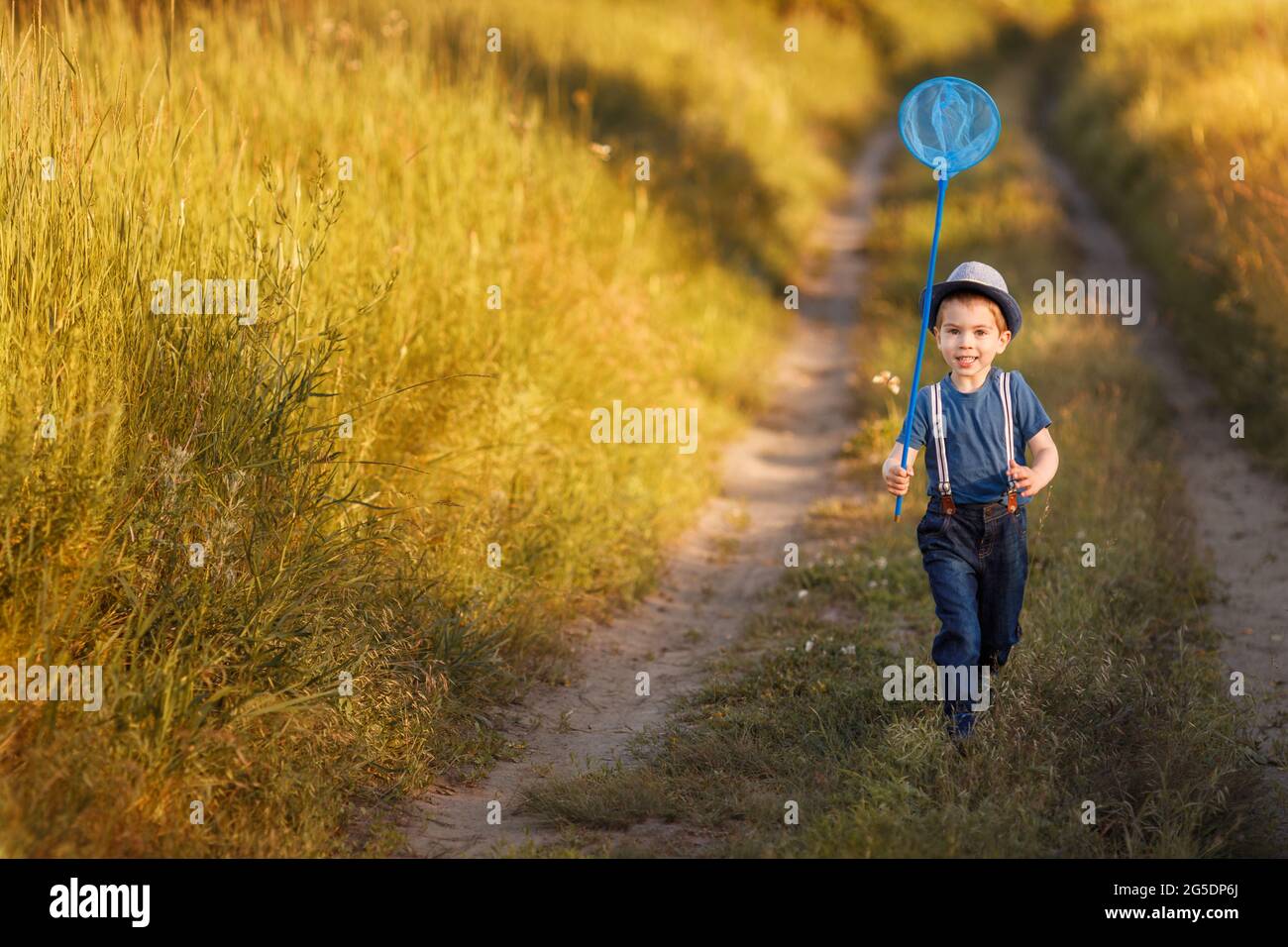 Scoop net hi-res stock photography and images - Alamy