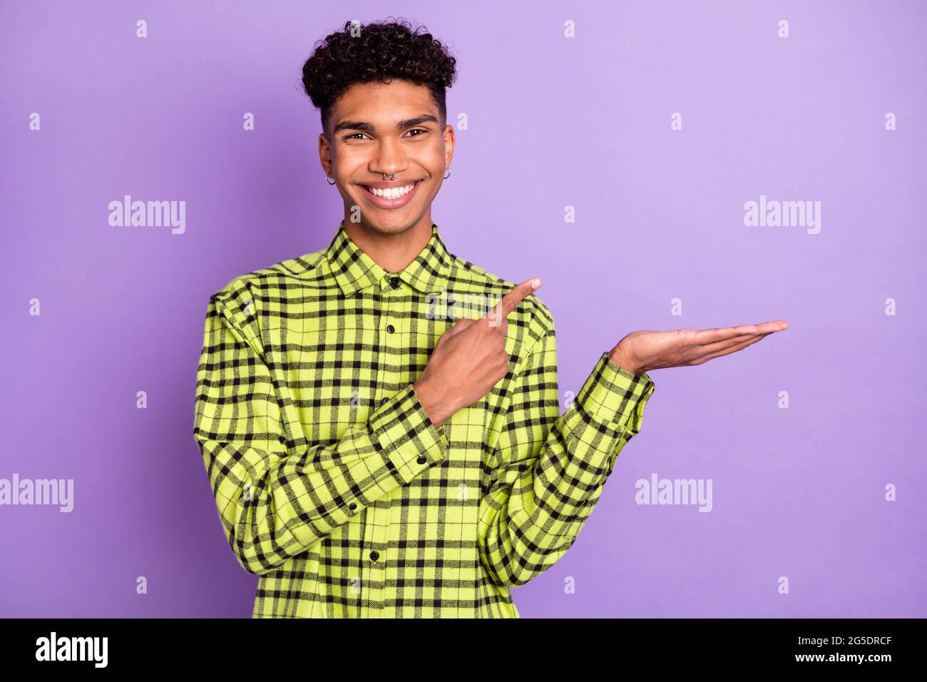 Portrait of attractive cheerful wavy-haired guy holding on palm ...