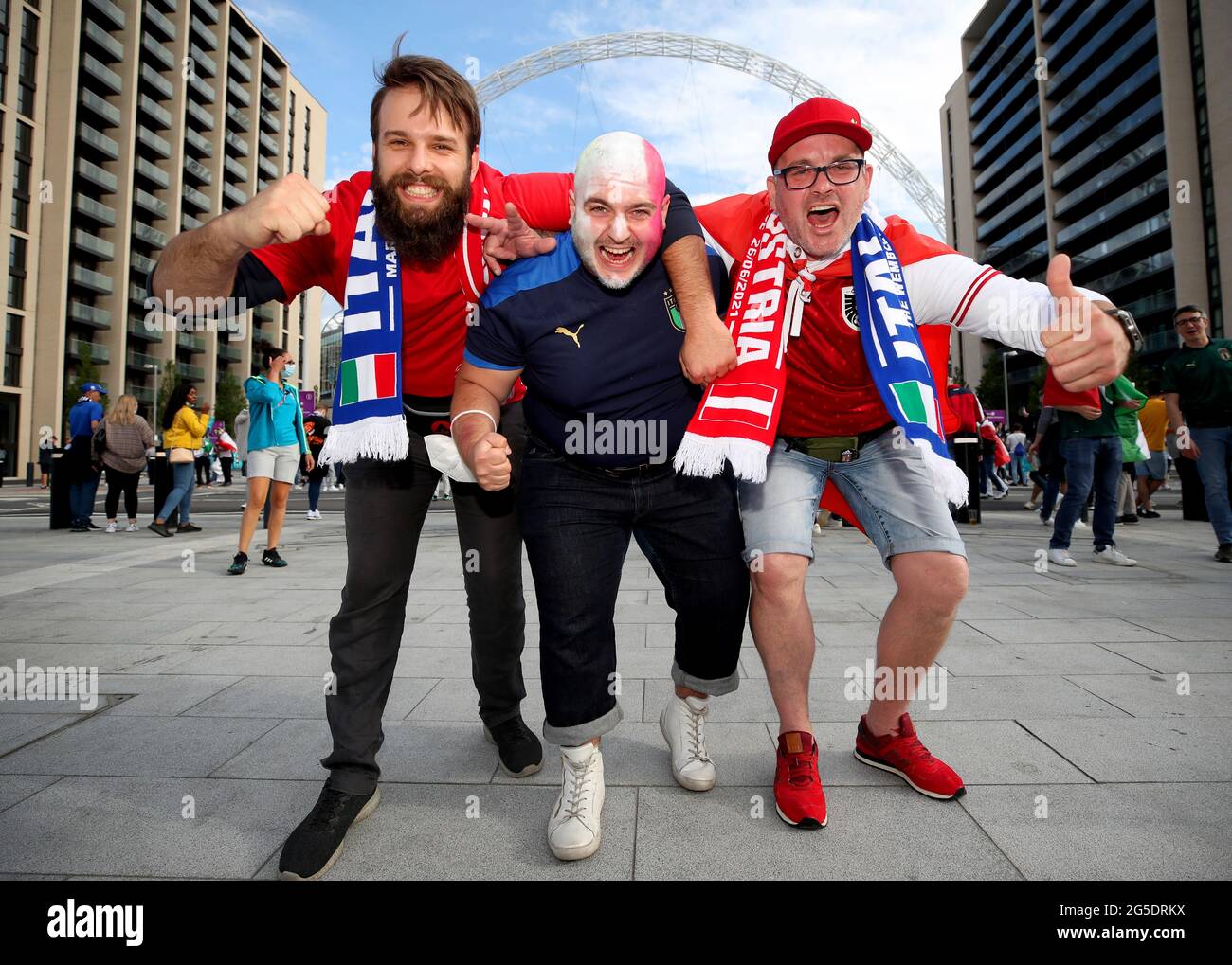 Euro 2020 italy football fan hi-res stock photography and images - Alamy